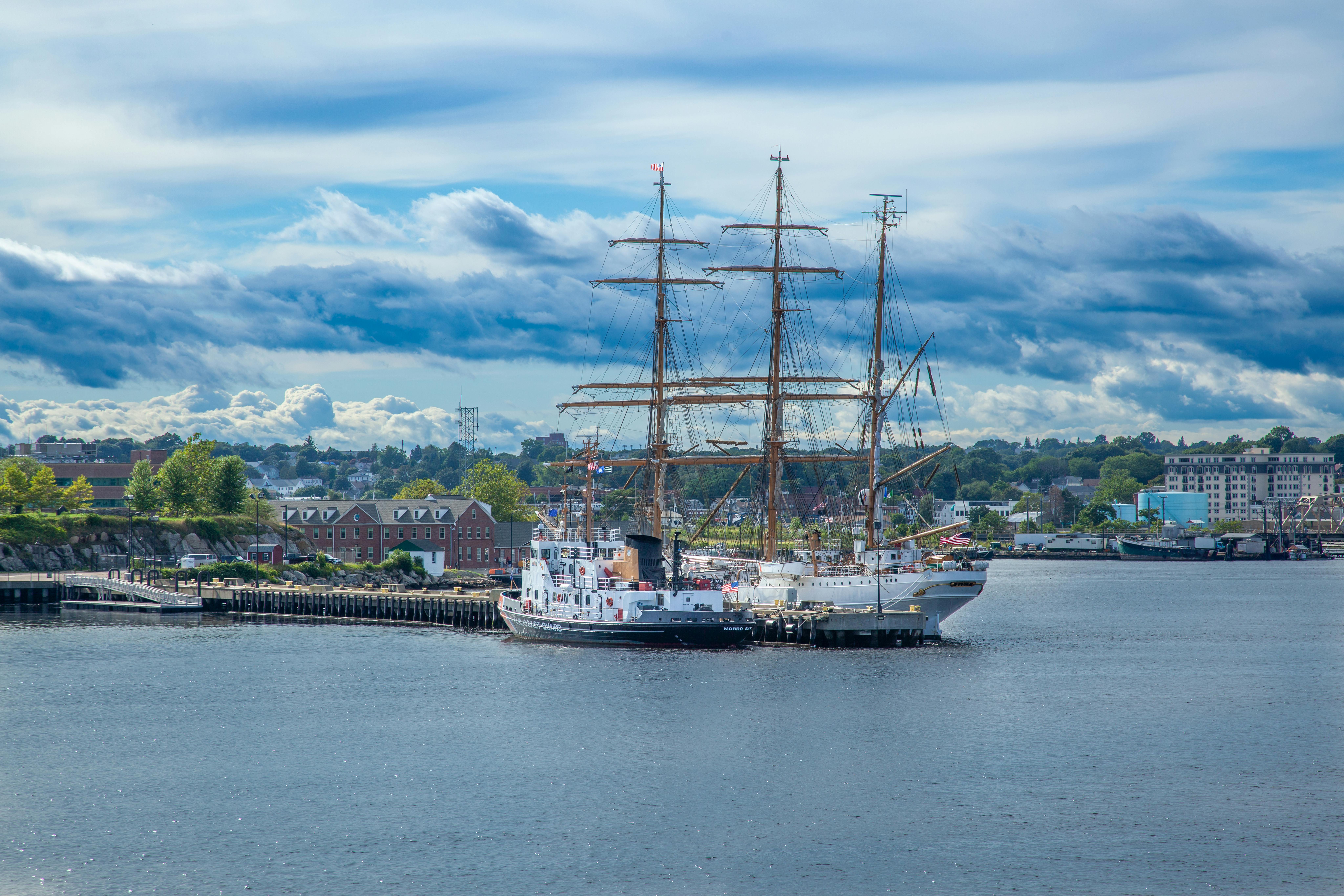 Ships Docked on the Harbor · Free Stock Photo