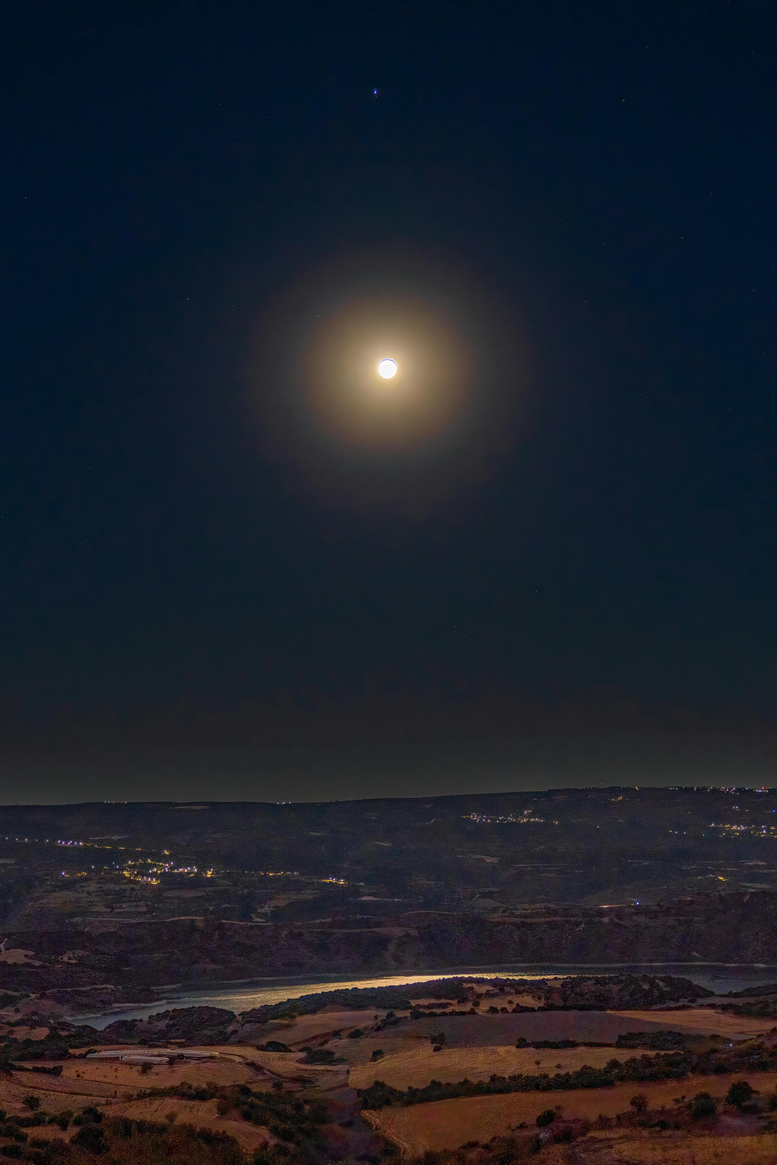 Bright Full Moon at Night · Free Stock Photo