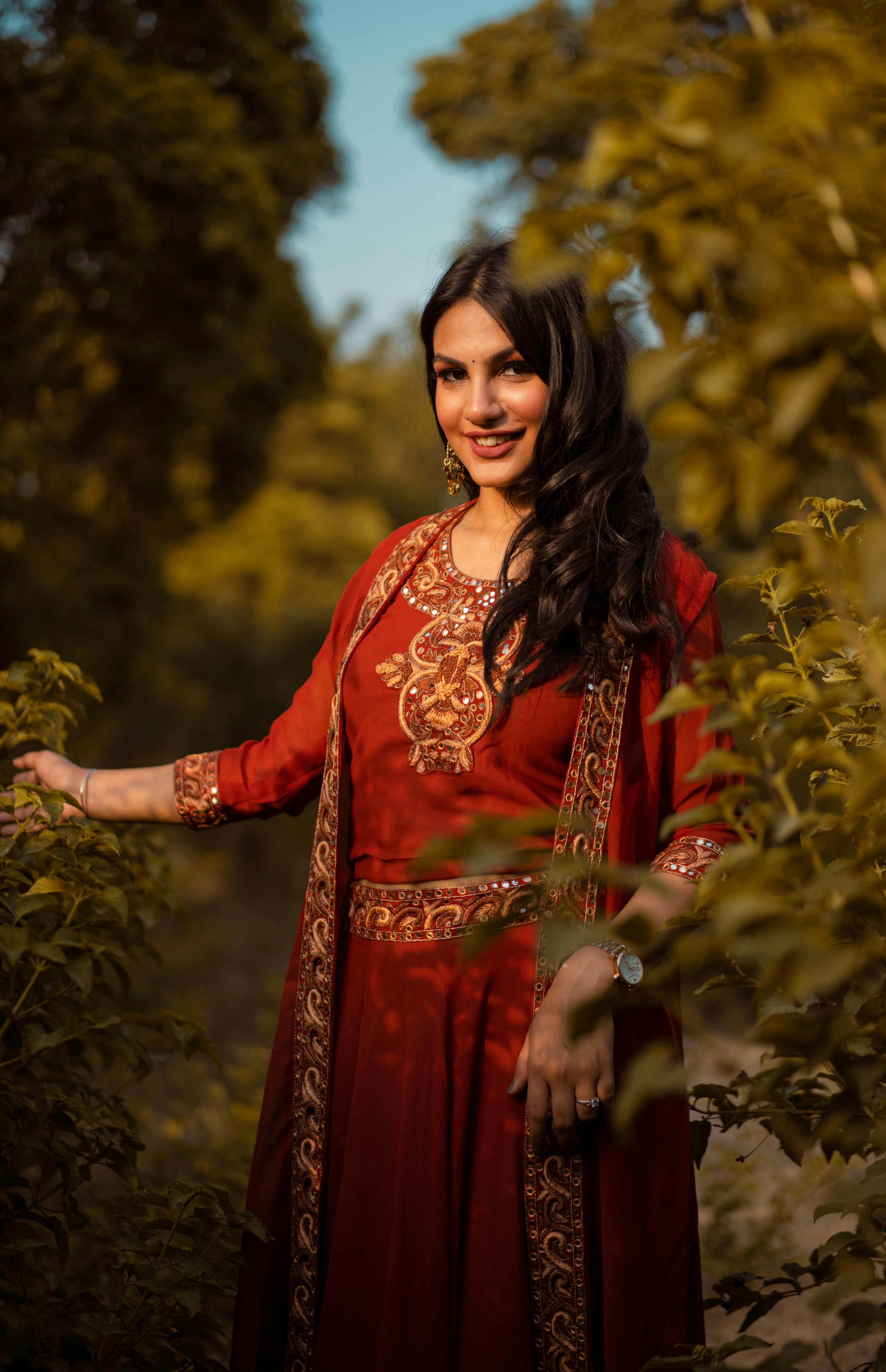 Indian Standing Pose Model Photos, Download The BEST Free Indian ...