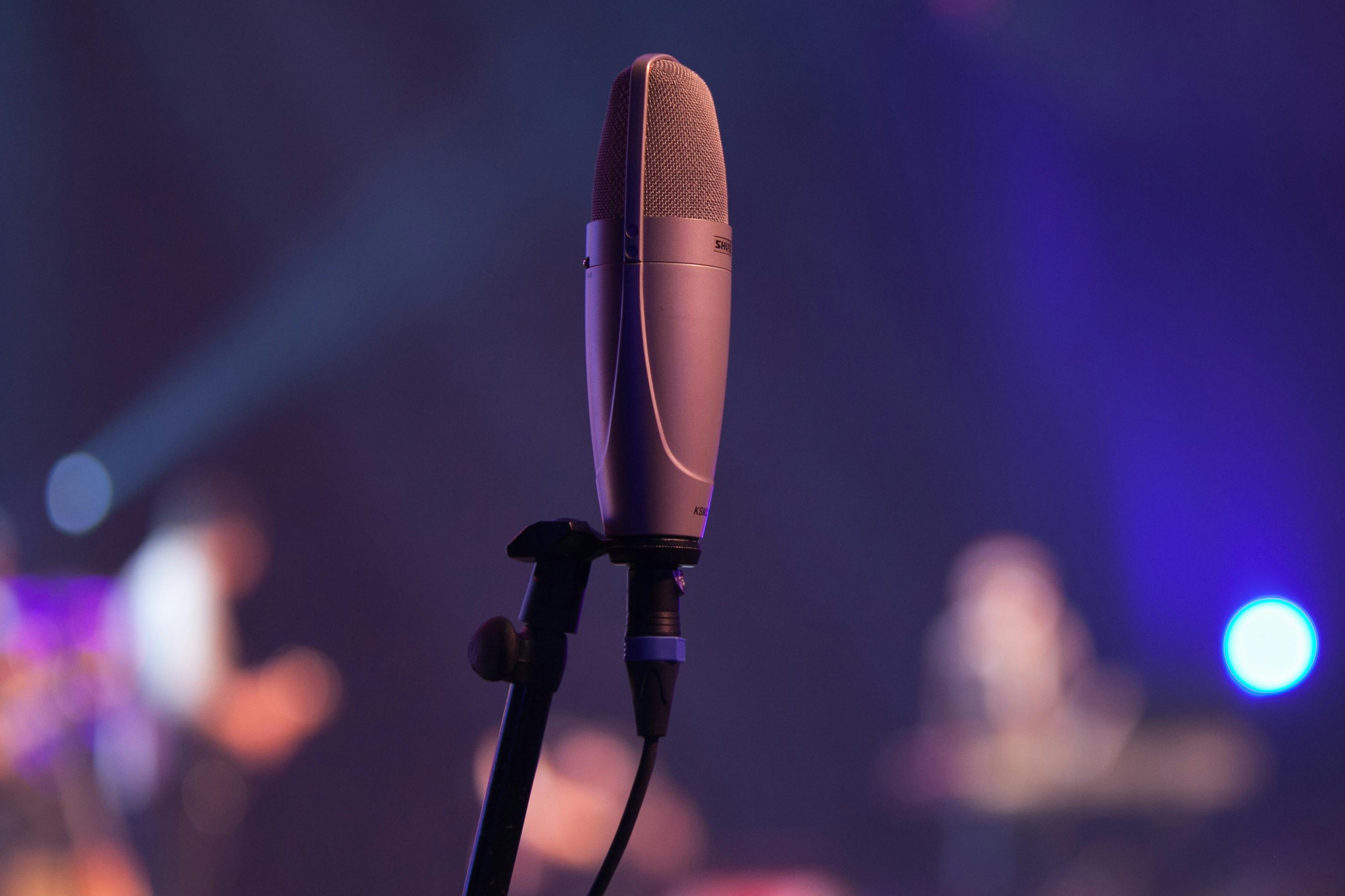 Tilt Shift Photograph of Gray and Black Microphone · Free Stock Photo
