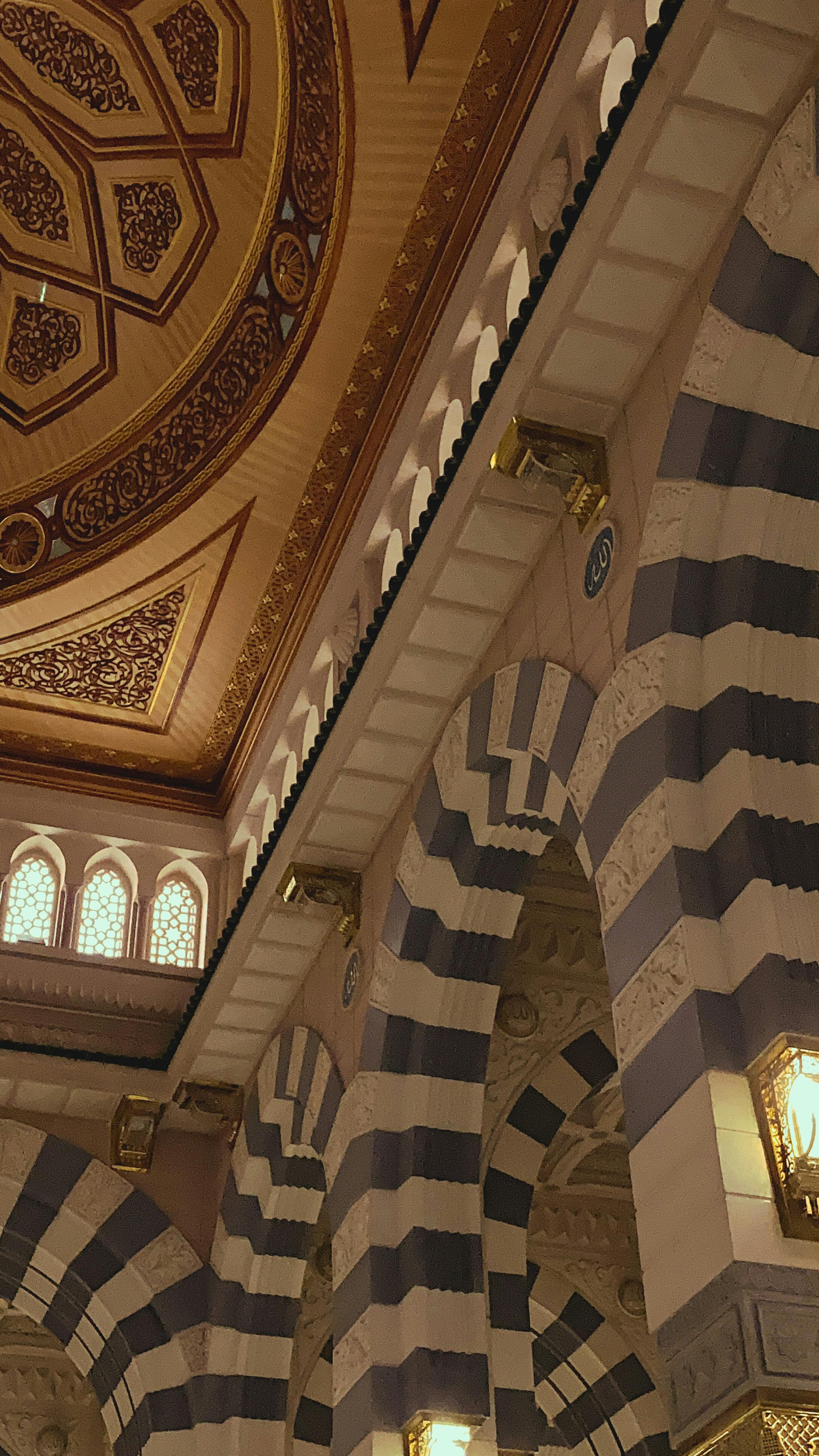 Arches in the Prophets Mosque in Medina · Free Stock Photo