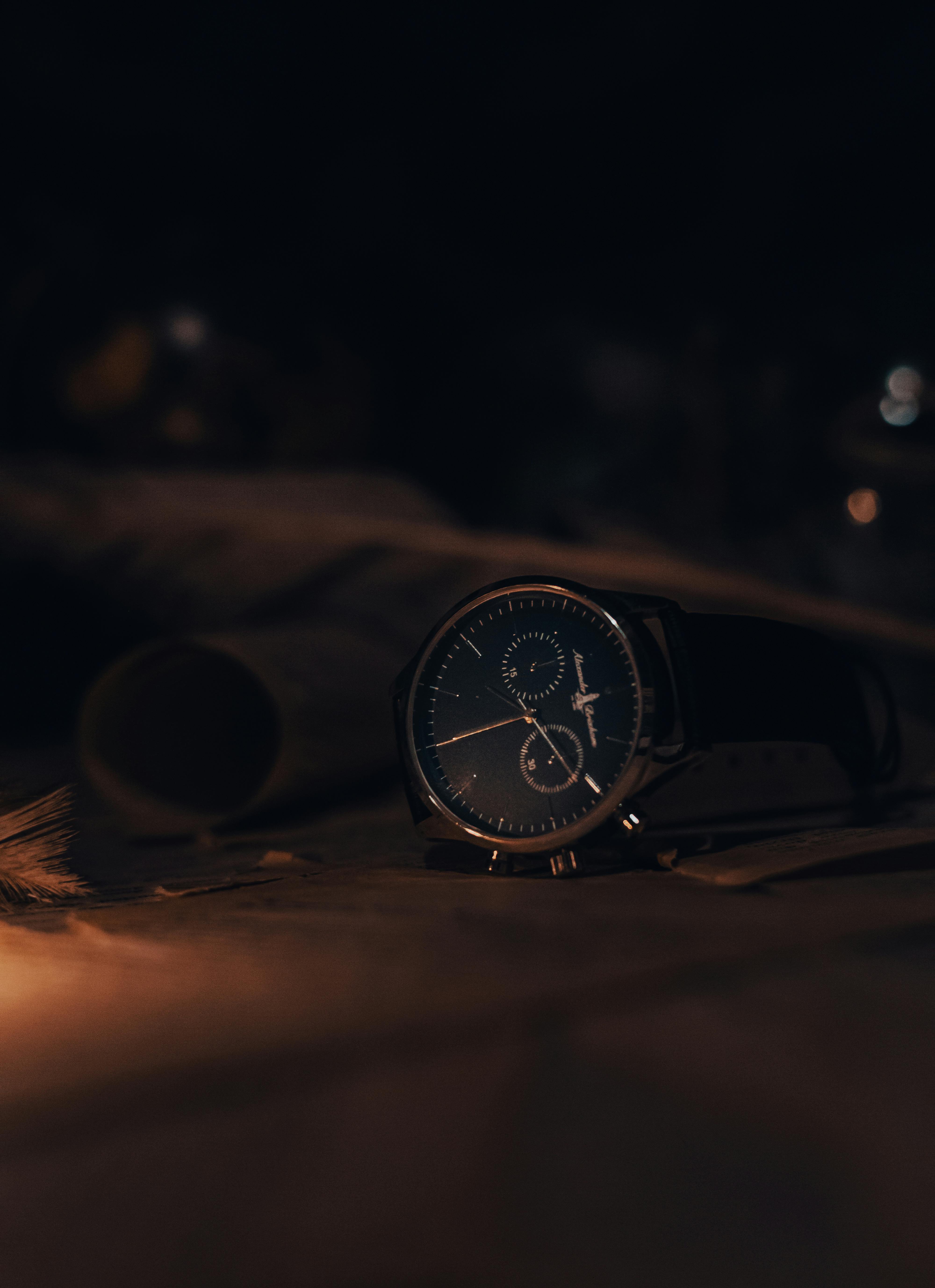 Close Up Shot of a Wristwatch · Free Stock Photo