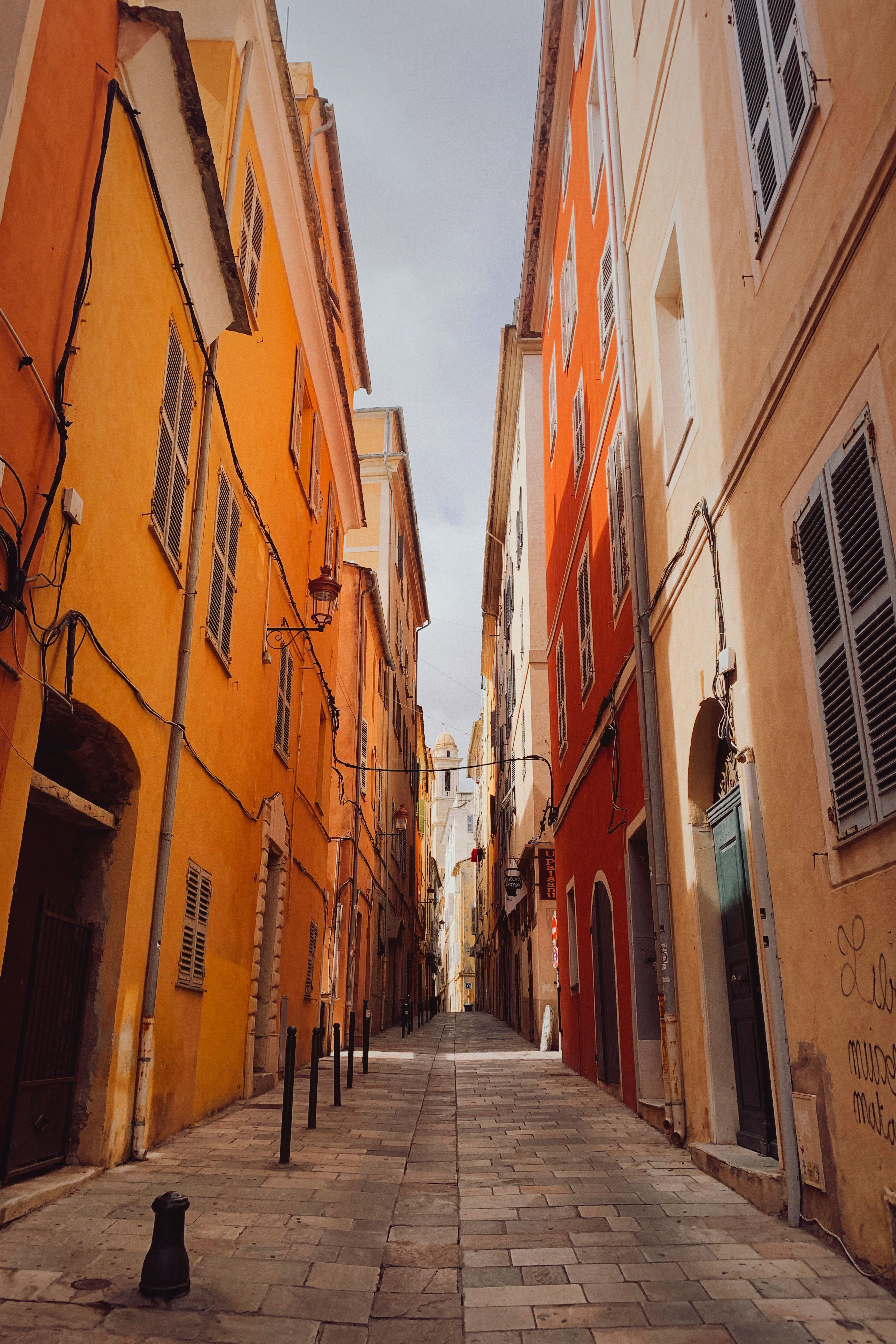 Alleyway between Concrete Buildings · Free Stock Photo