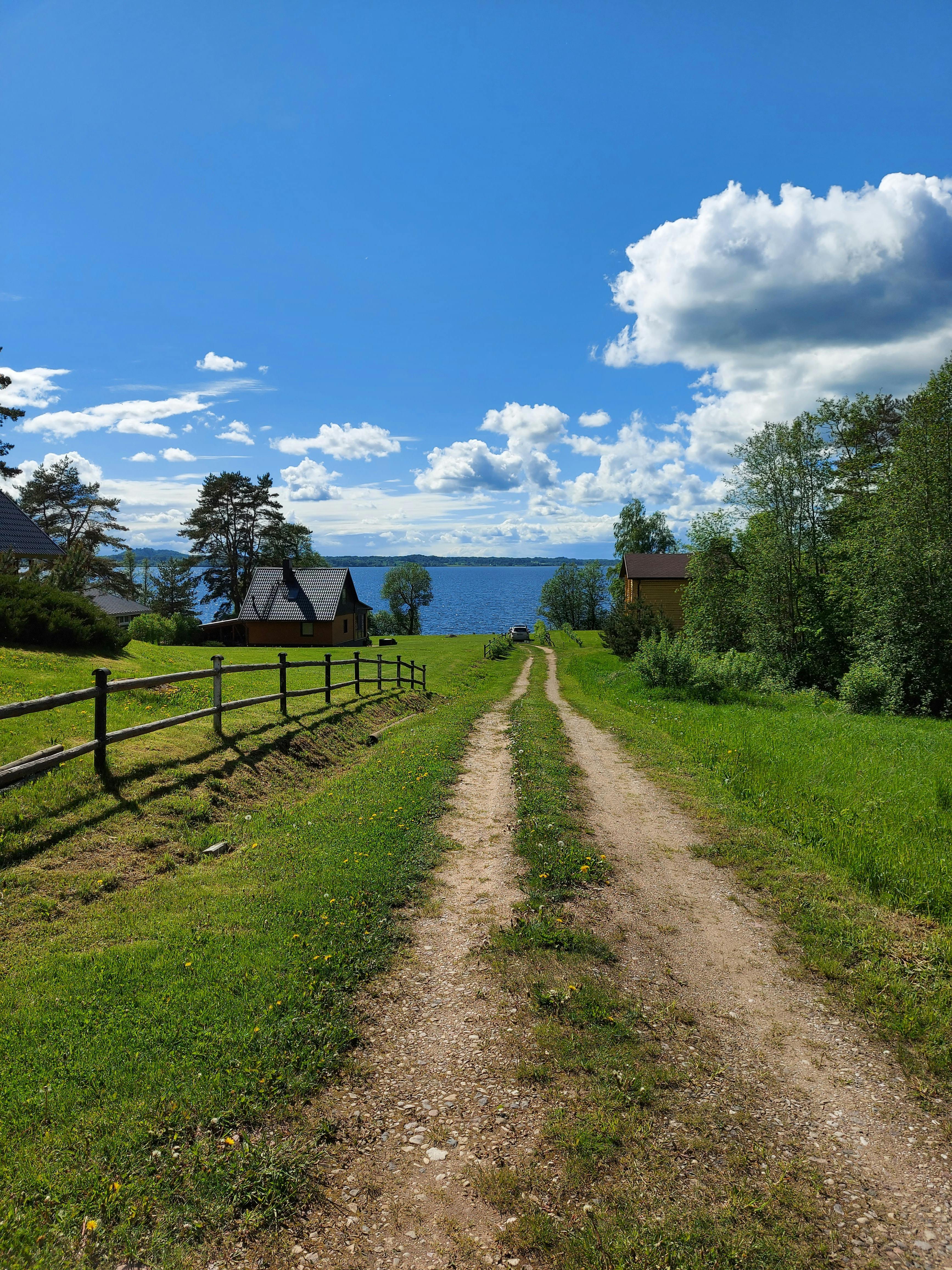 A Dirt Road in a Village · Free Stock Photo