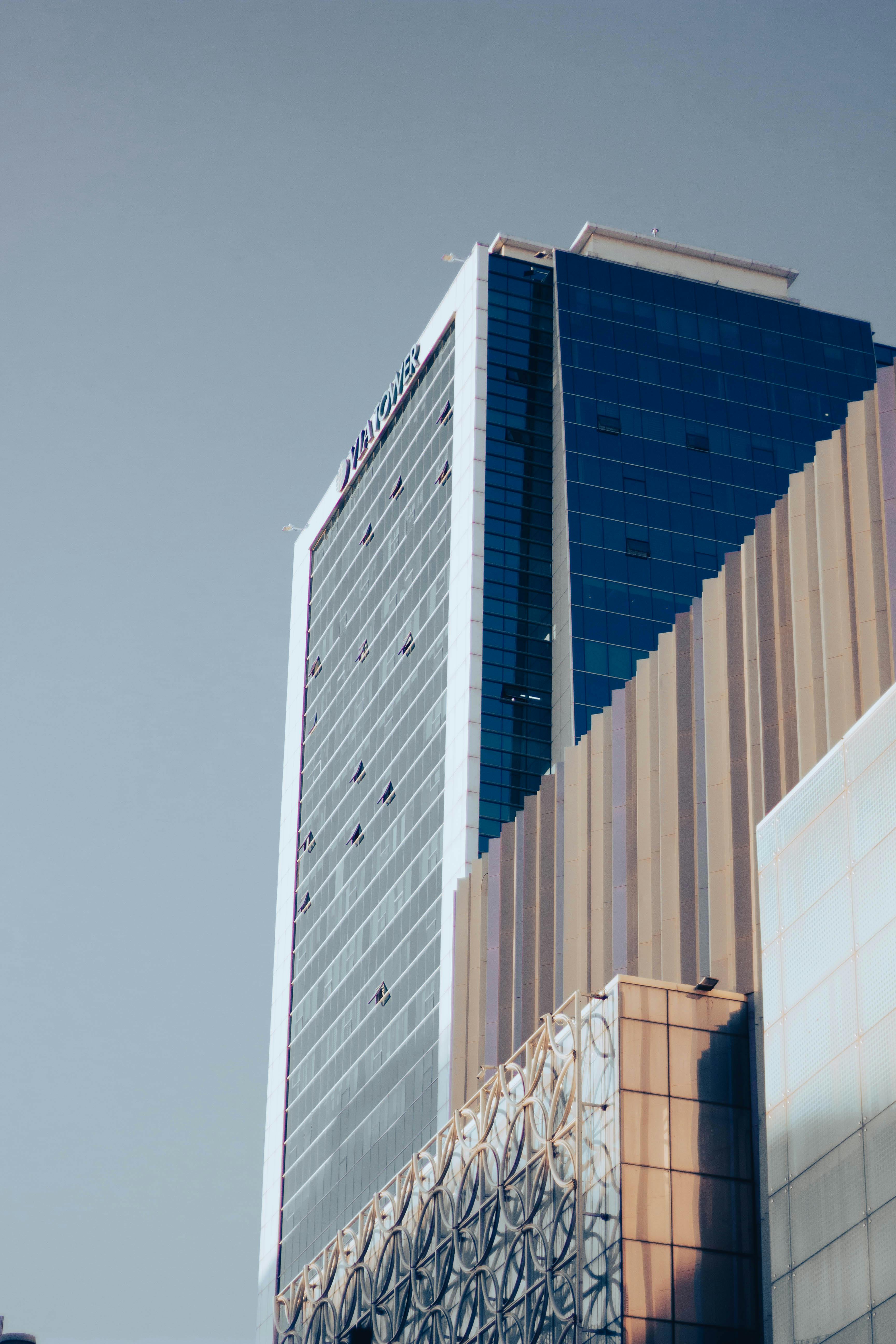 Modern Architectural Design of a High Rise Building · Free Stock Photo