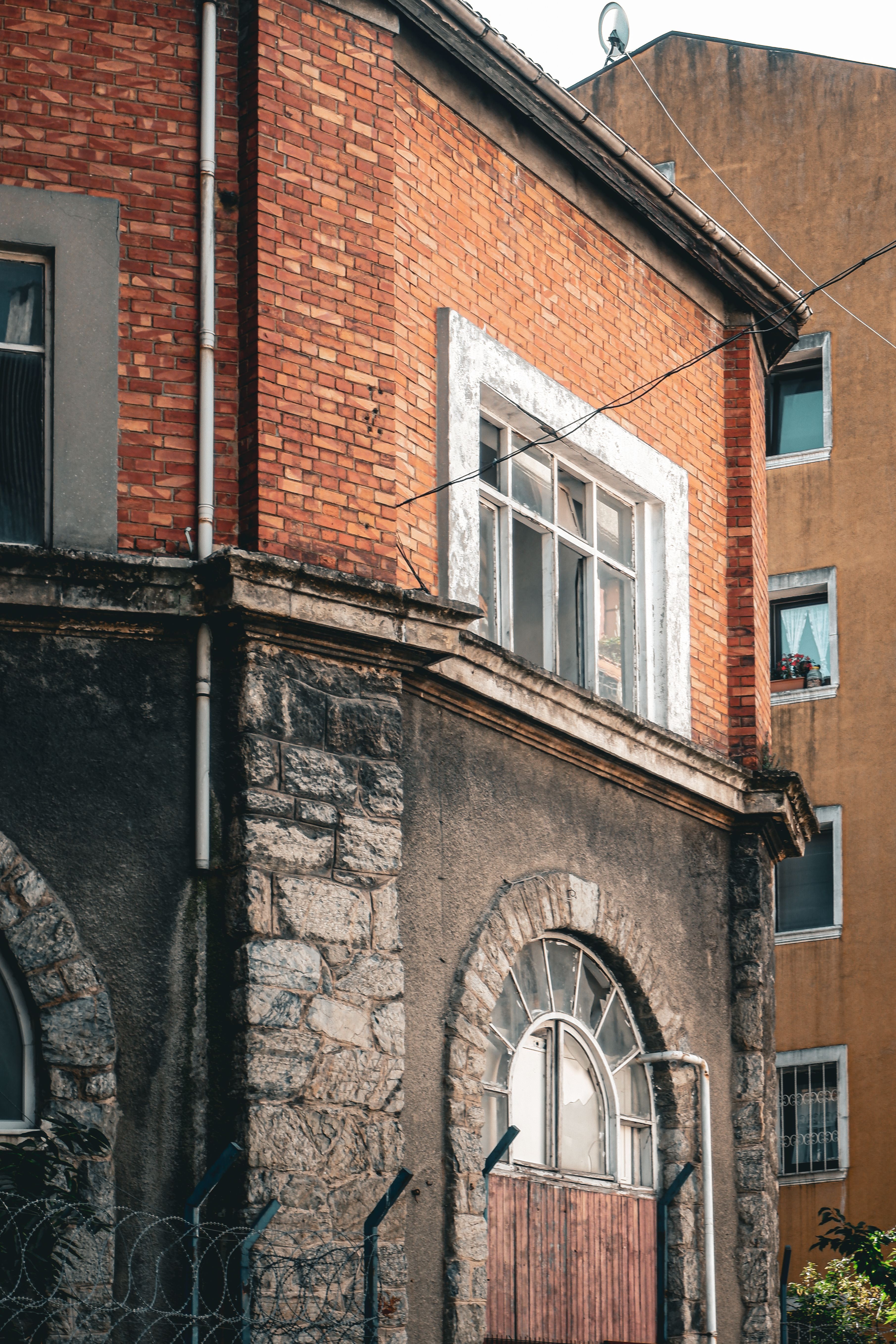 Old Stone and Brick Building Facade · Free Stock Photo