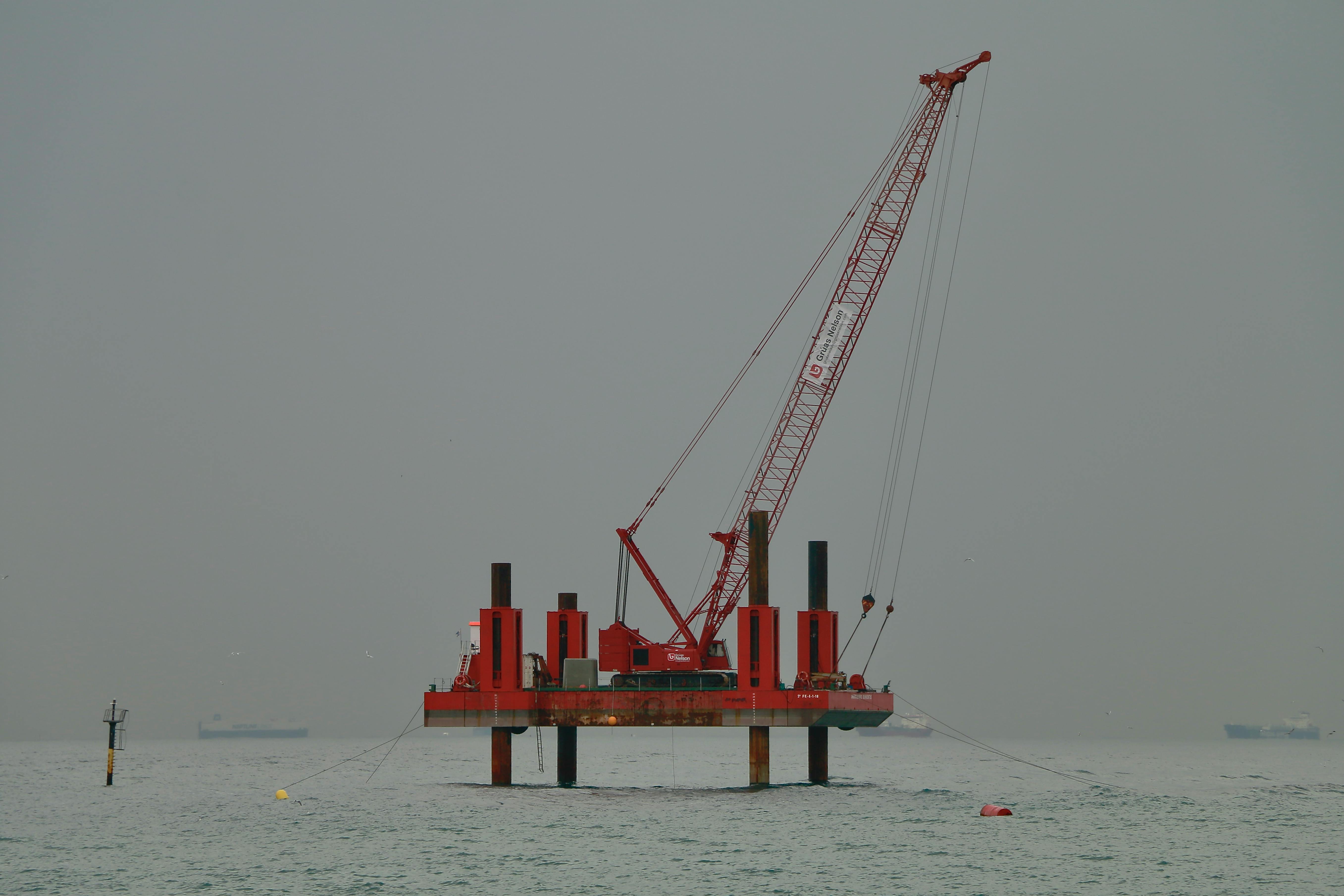 Oil Platfrom Rig in the Middle of the Ocean · Free Stock Photo