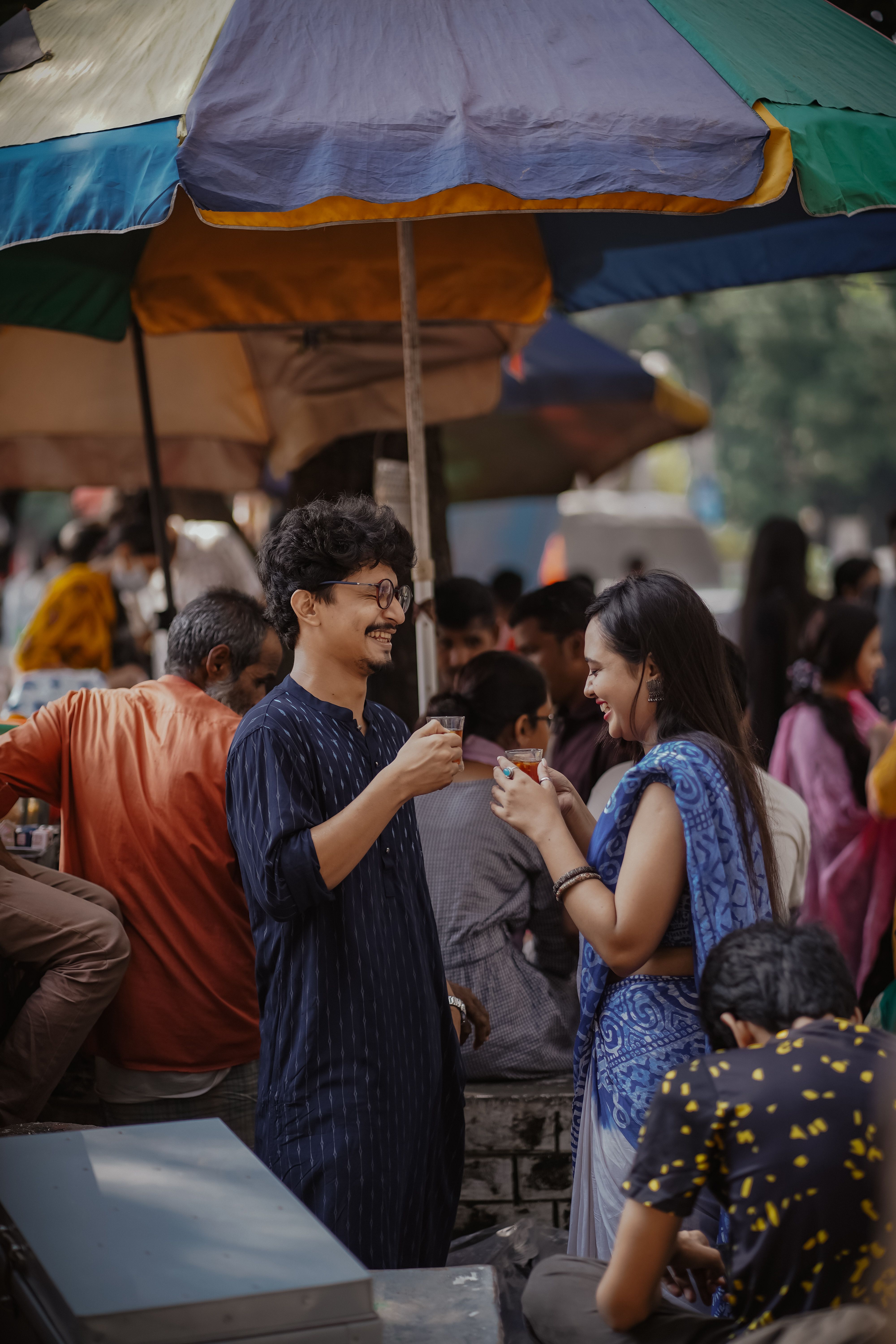 Lovers In Crowded Metro Photos, Download The BEST Free Lovers In ...