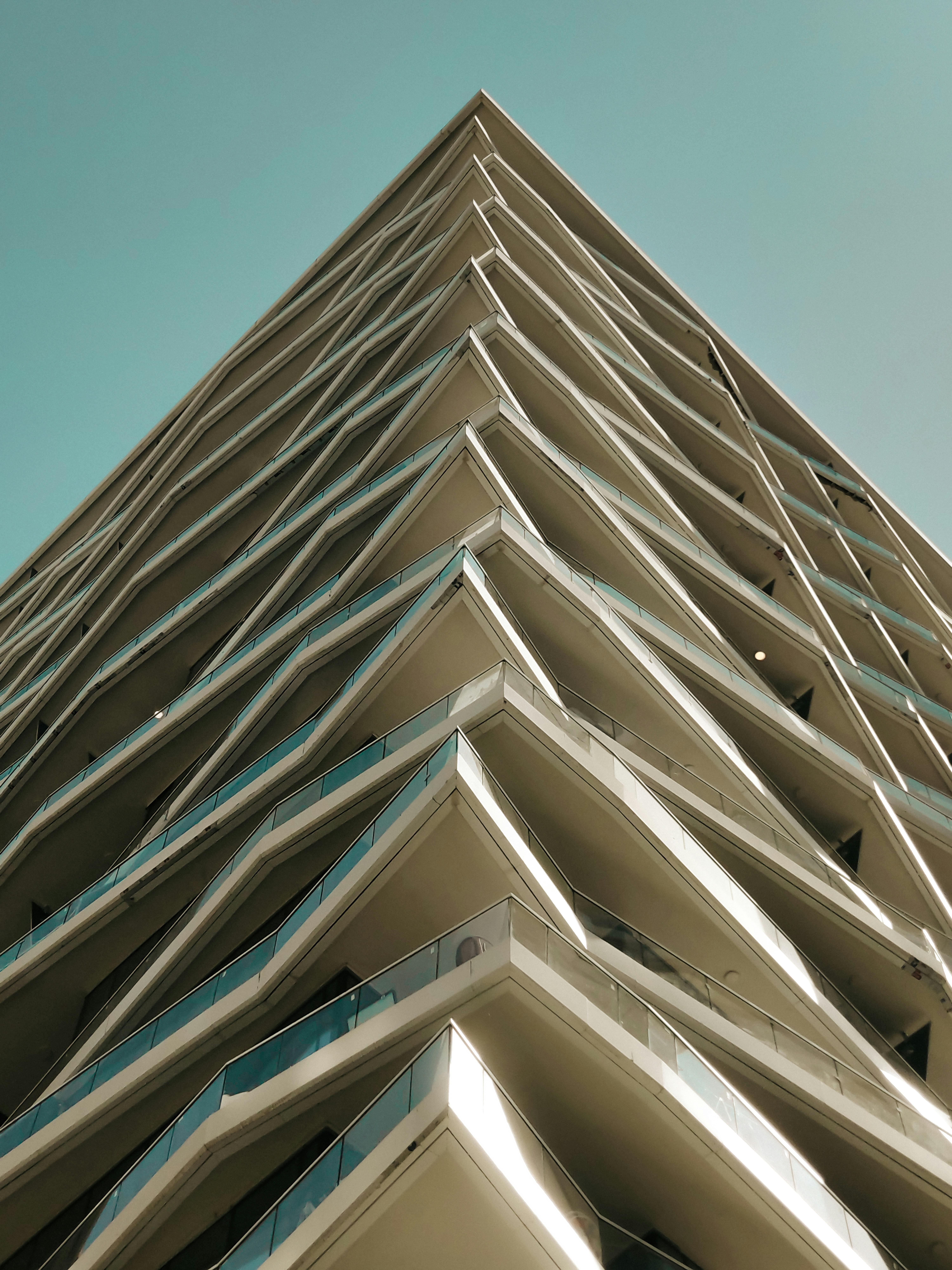 Photo gratuite de acier, angles, architecture, balcons, bâtiment blanc ...