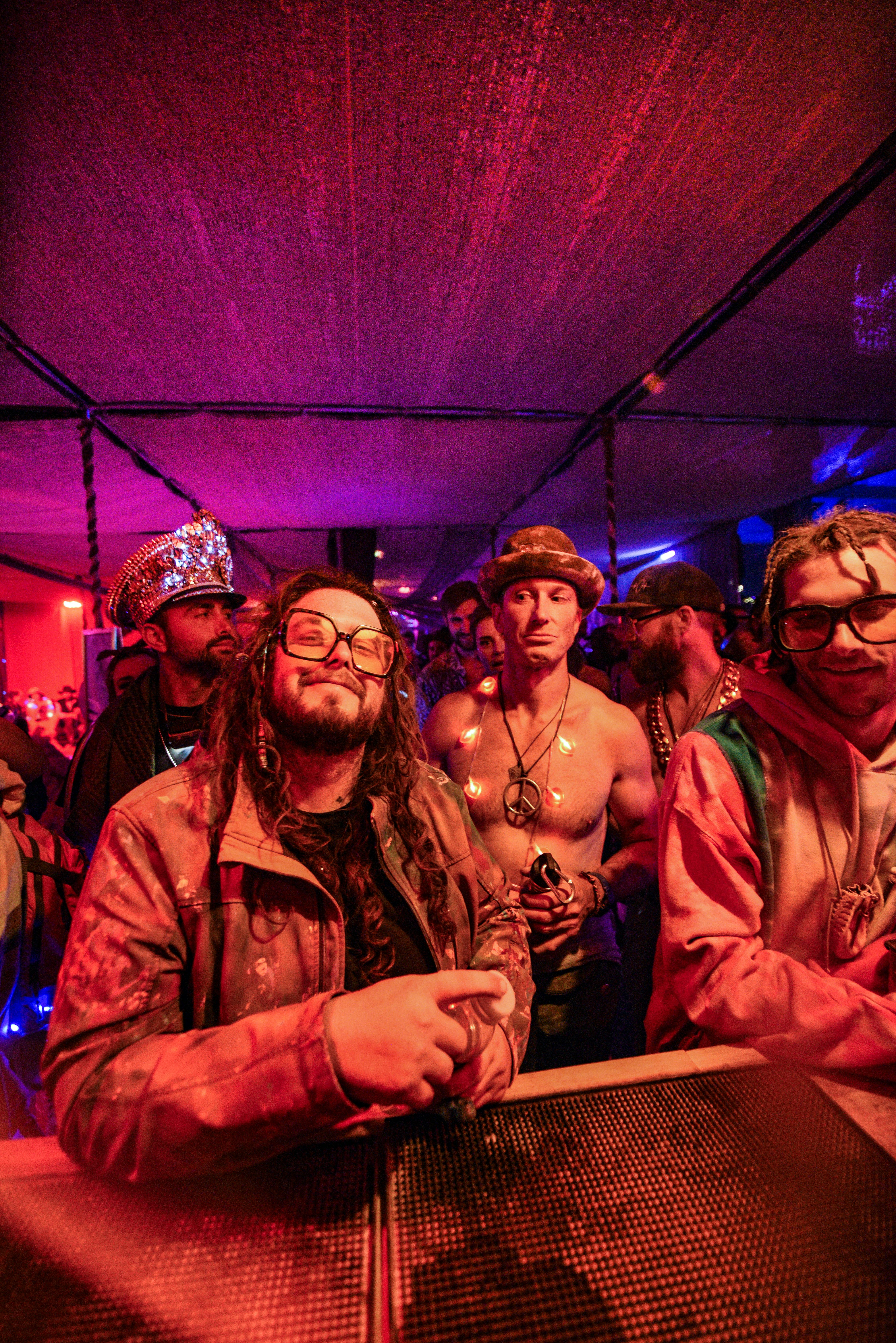 Friends At Night Club Photos, Download The BEST Free Friends At Night ...