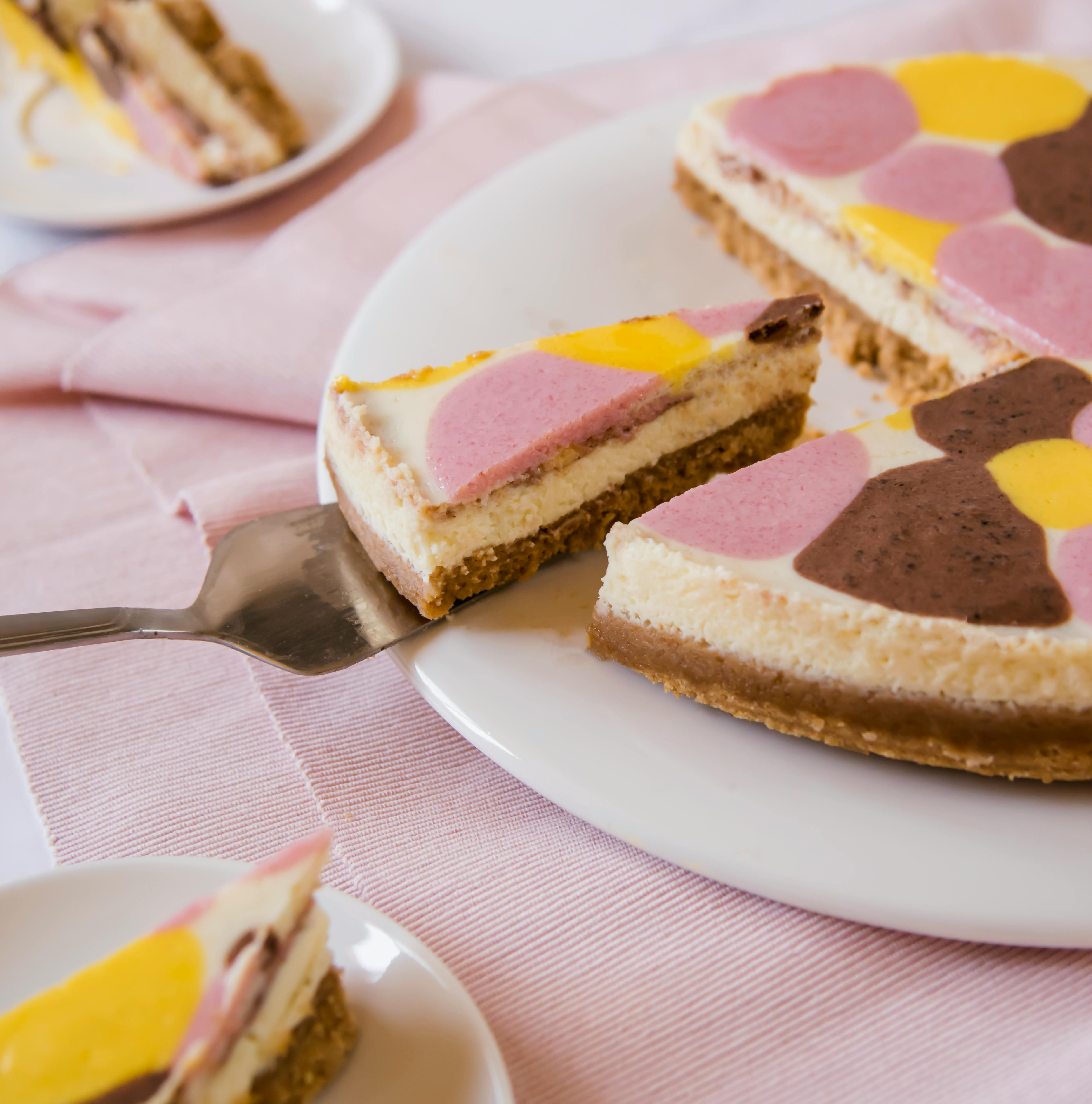 Colorful cheesecake · Free Stock Photo