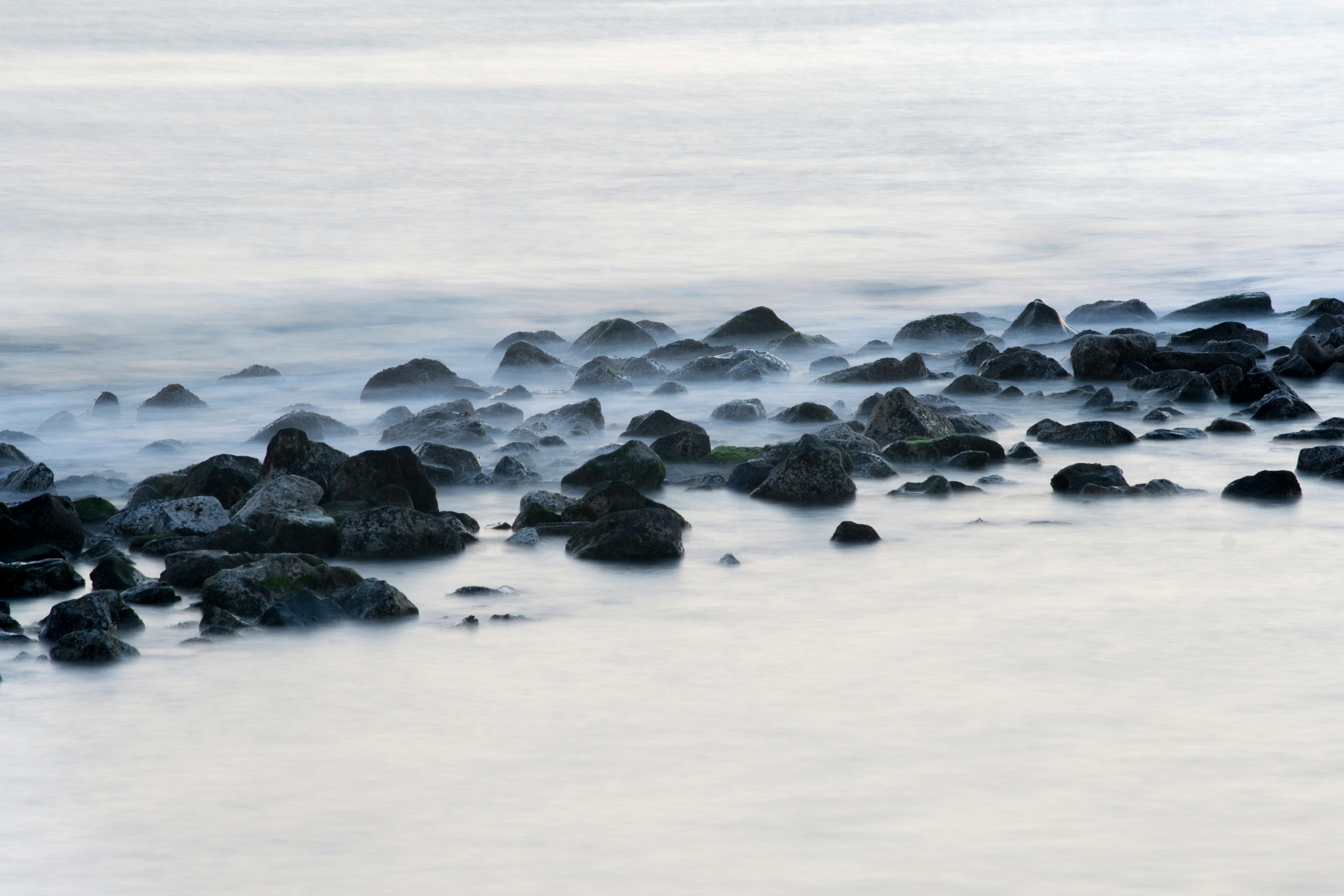 Rock Formations on a Seacoast · Free Stock Photo
