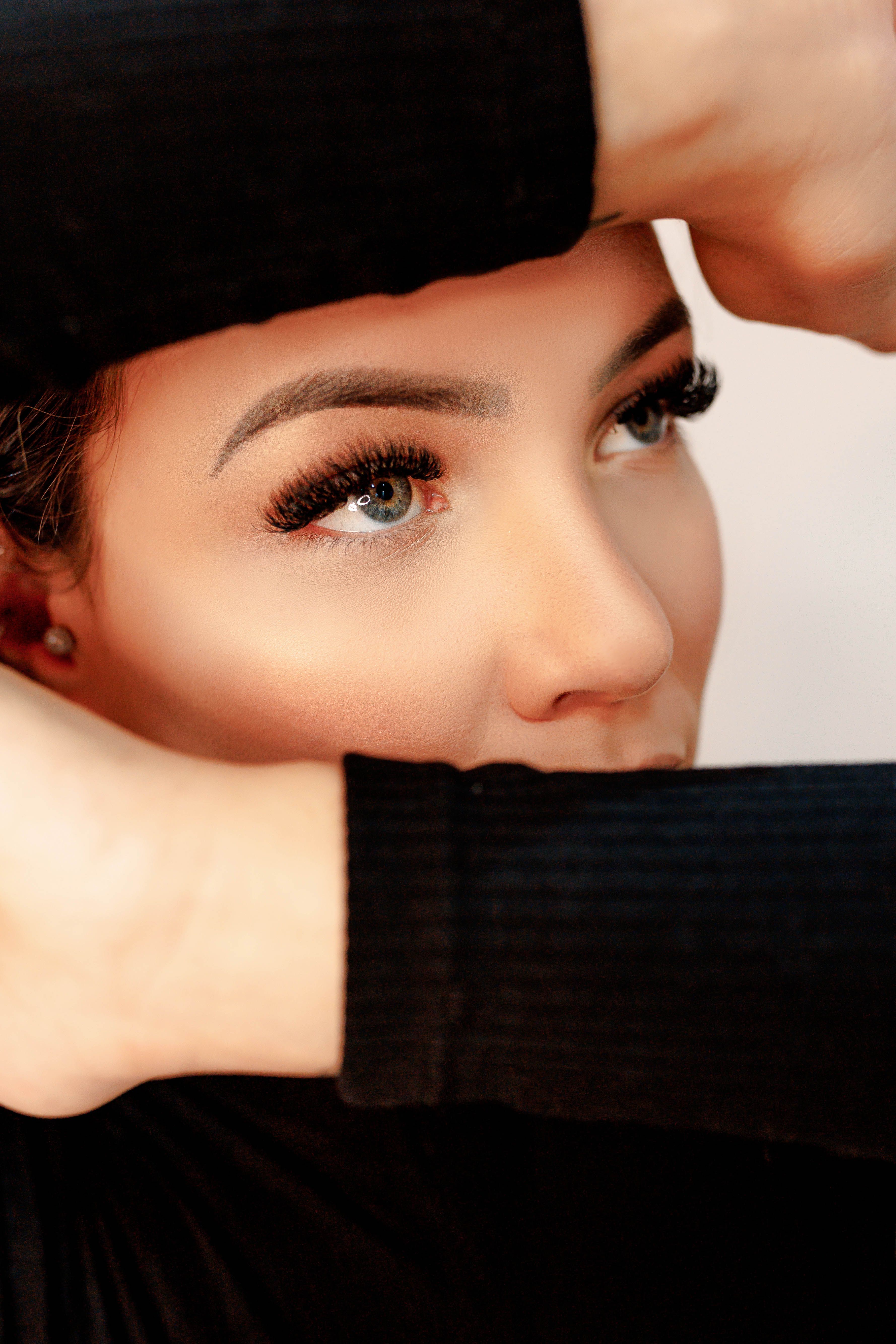 Raising Eyebrow Photos, Download The BEST Free Raising Eyebrow Stock ...