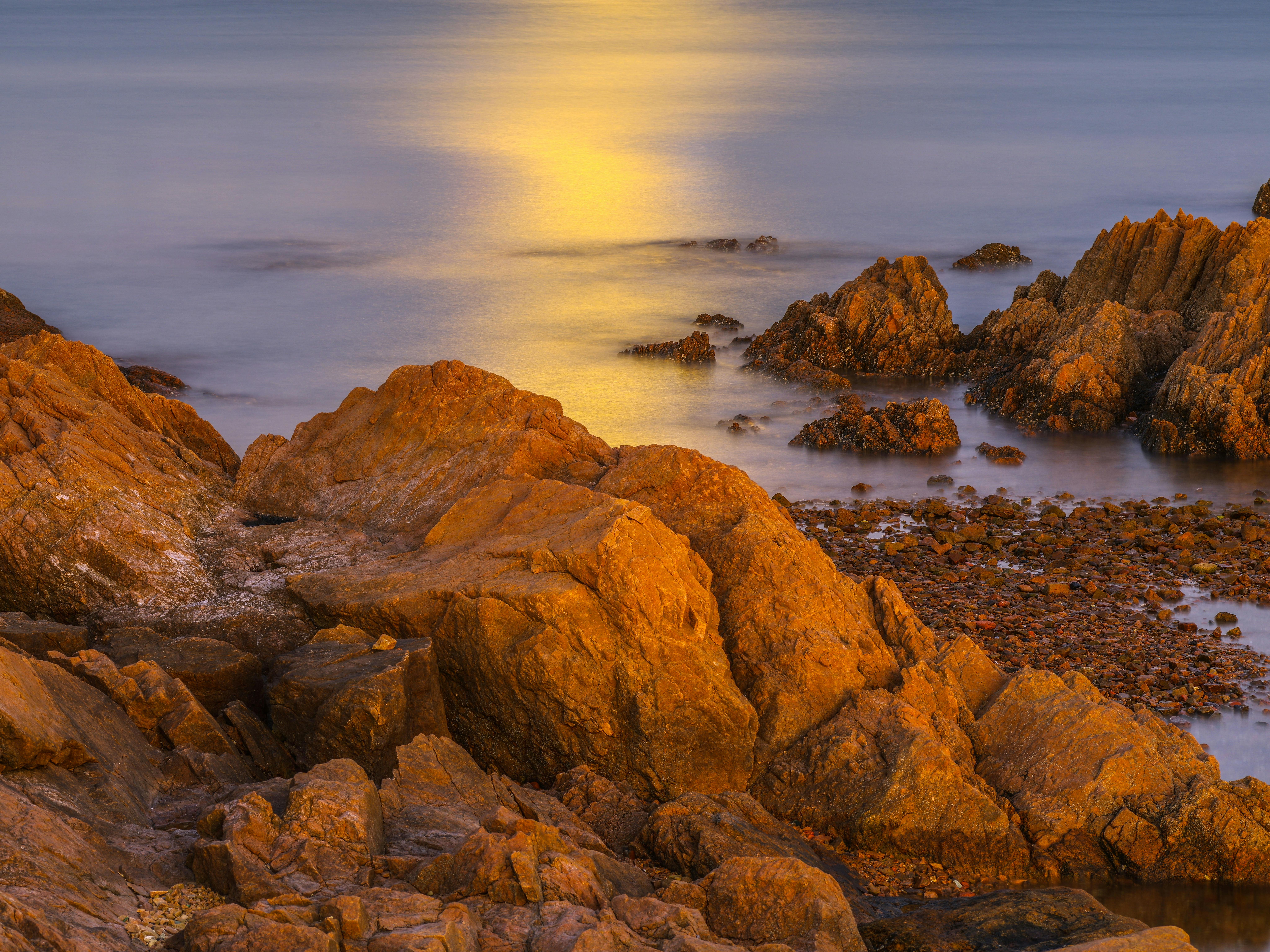 Rocks on Shore · Free Stock Photo