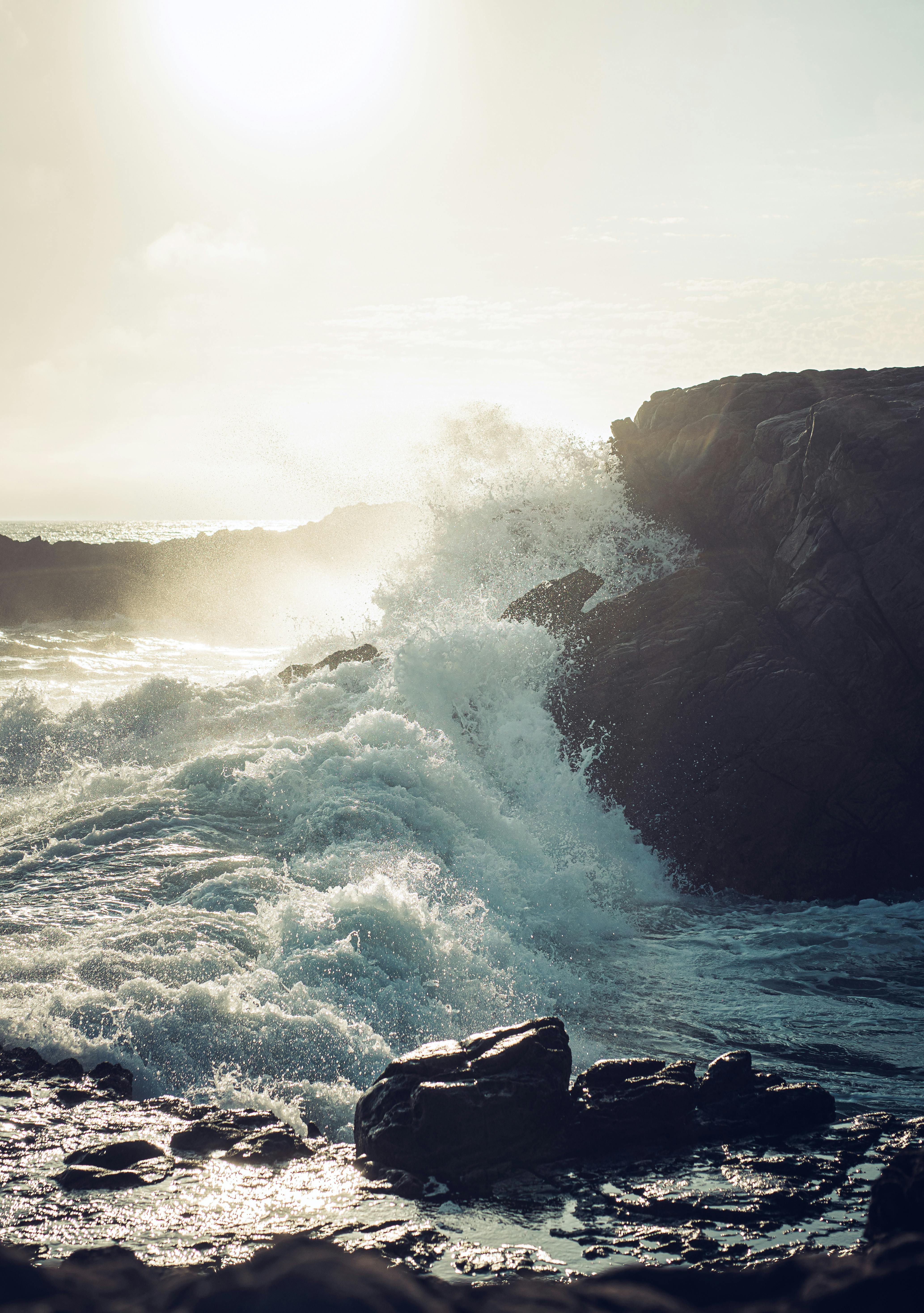 Wave Crashing over the Cliff · Free Stock Photo