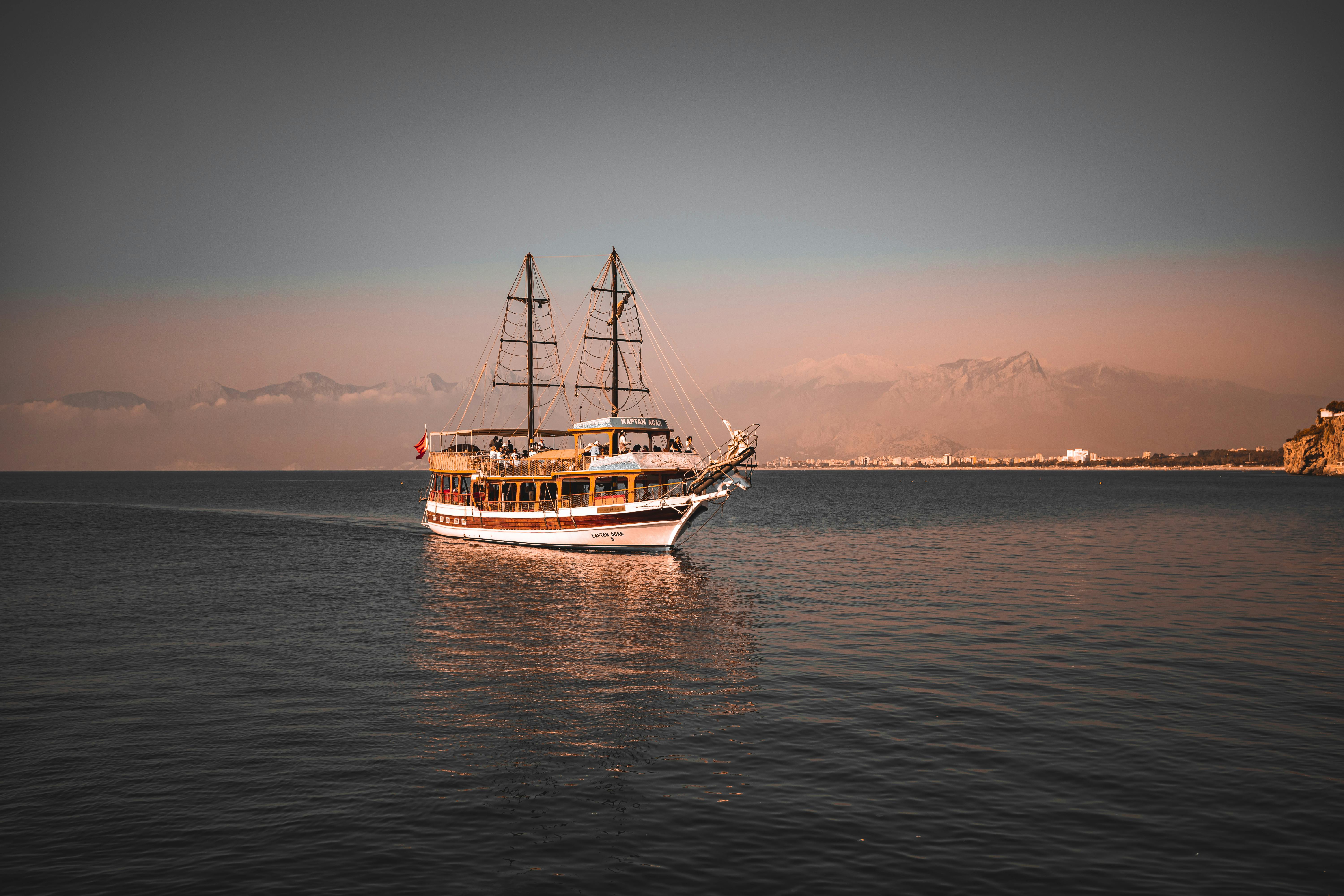 Beautiful Ship Riding Photos, Download The BEST Free Beautiful Ship ...