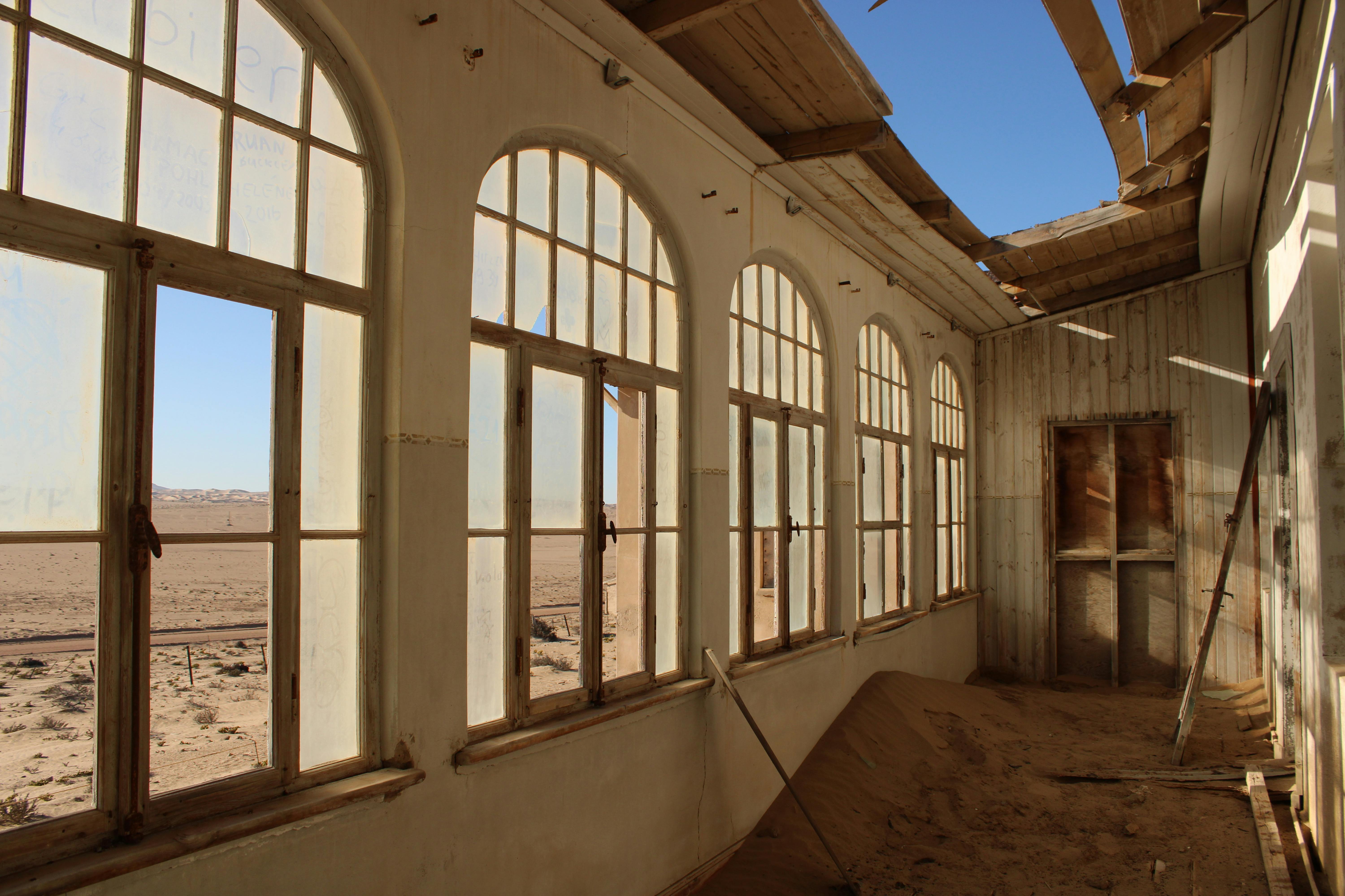 Abandoned Building Beside a Desert Land · Free Stock Photo