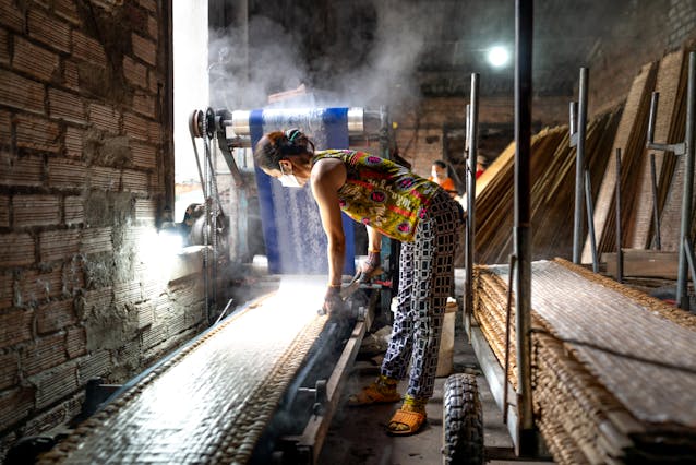 Steam Laundry Machine: Keep Clothes Clean & Green