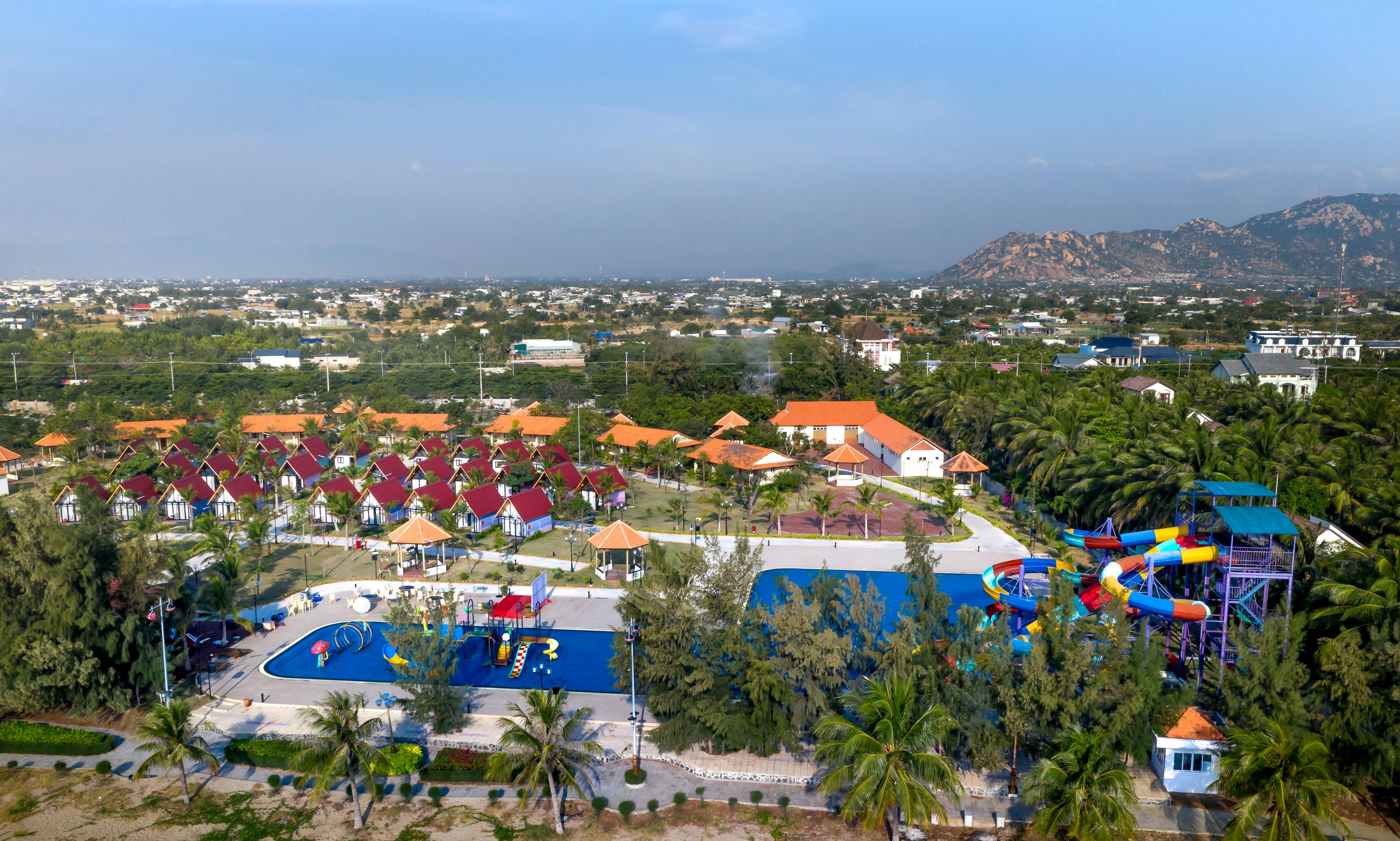 Resort in Countryside in Valley · Free Stock Photo