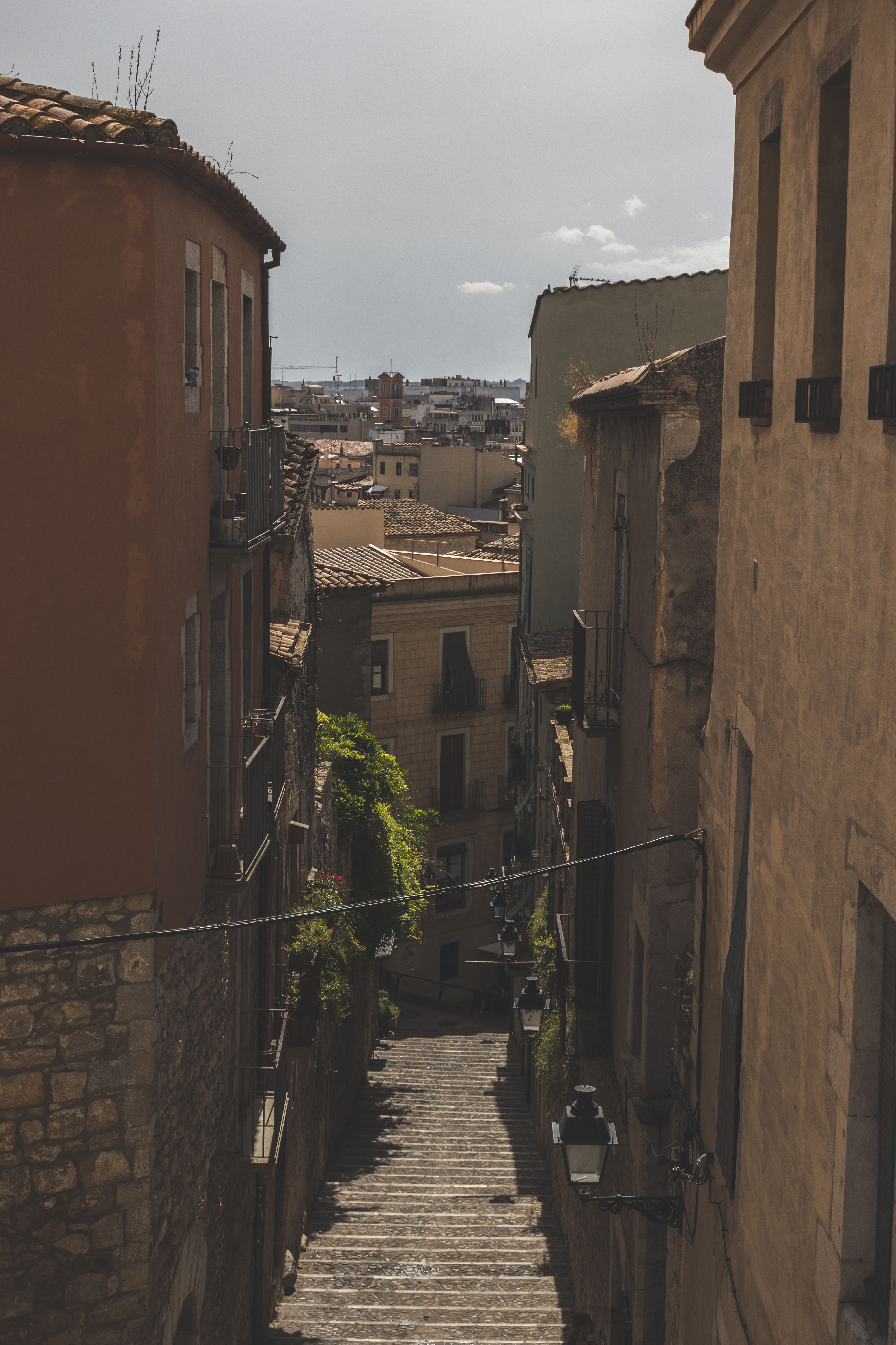 Narrow Alley with Restaurant in Town · Free Stock Photo