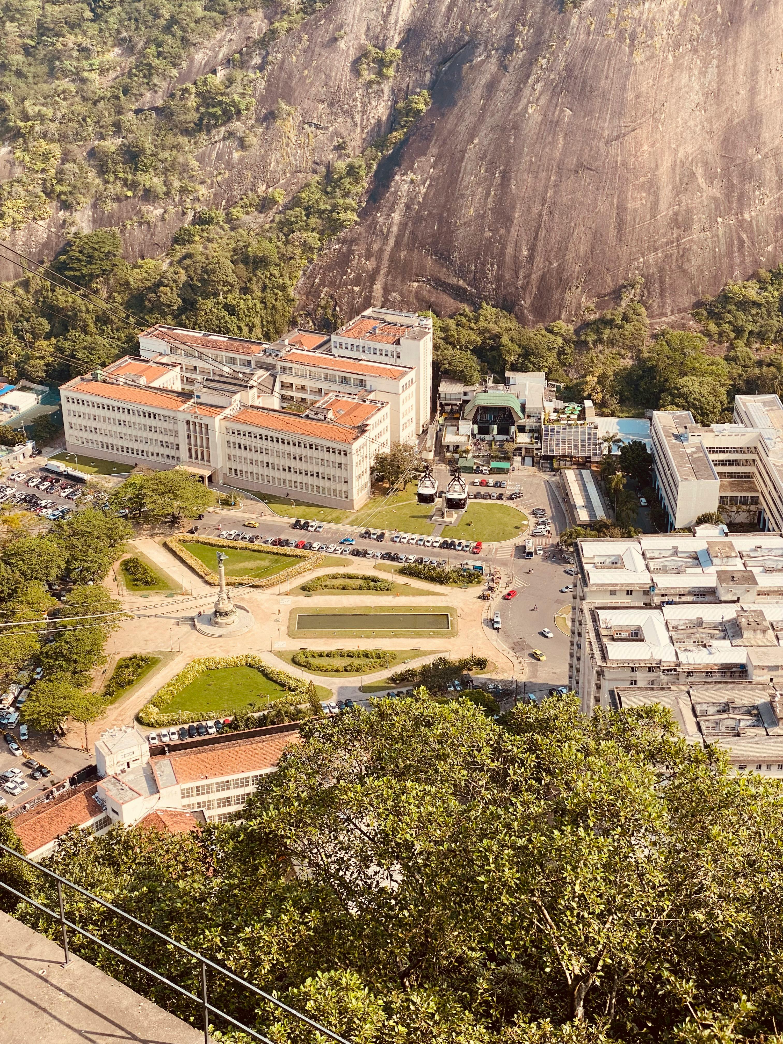 Monument in Park in Town · Free Stock Photo