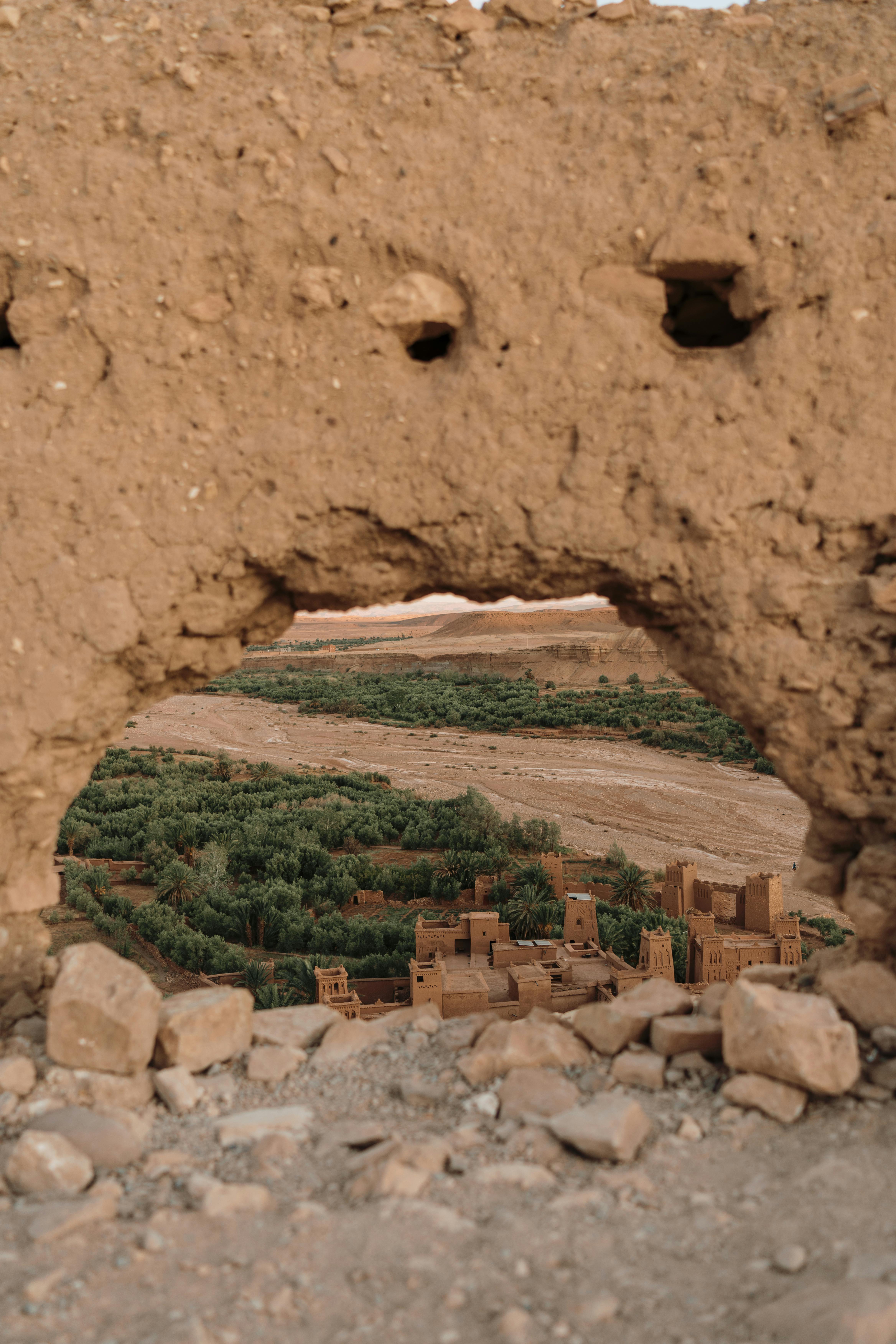 Hole in Wall · Free Stock Photo