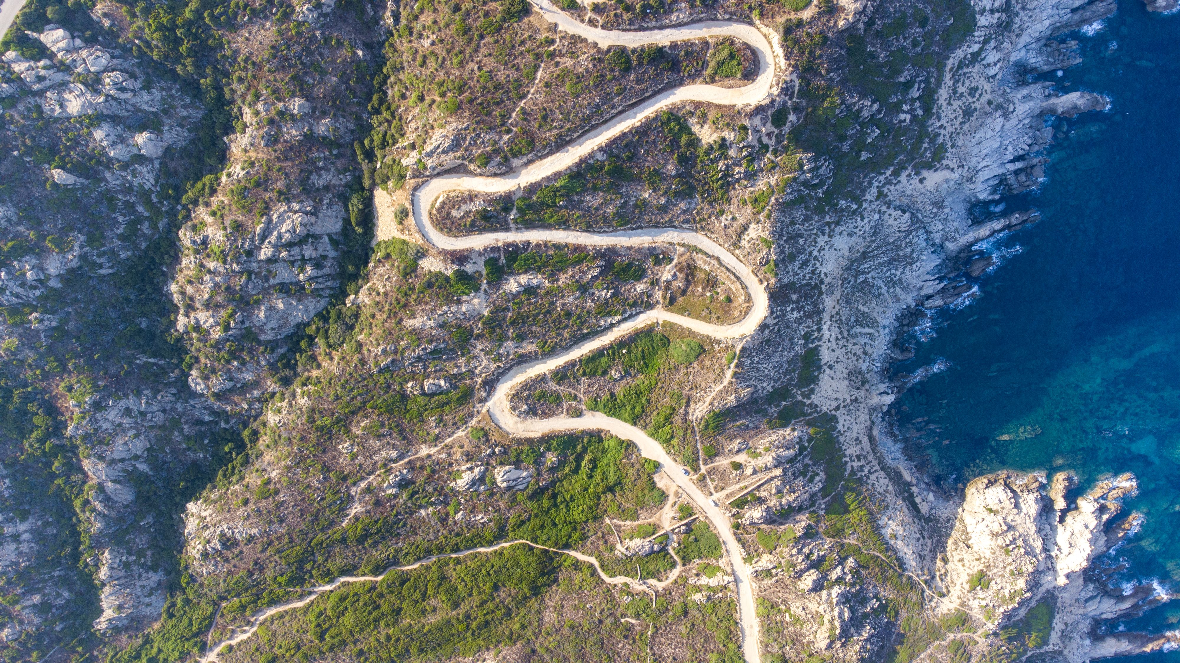 An Asphalt Coastal Road · Free Stock Photo