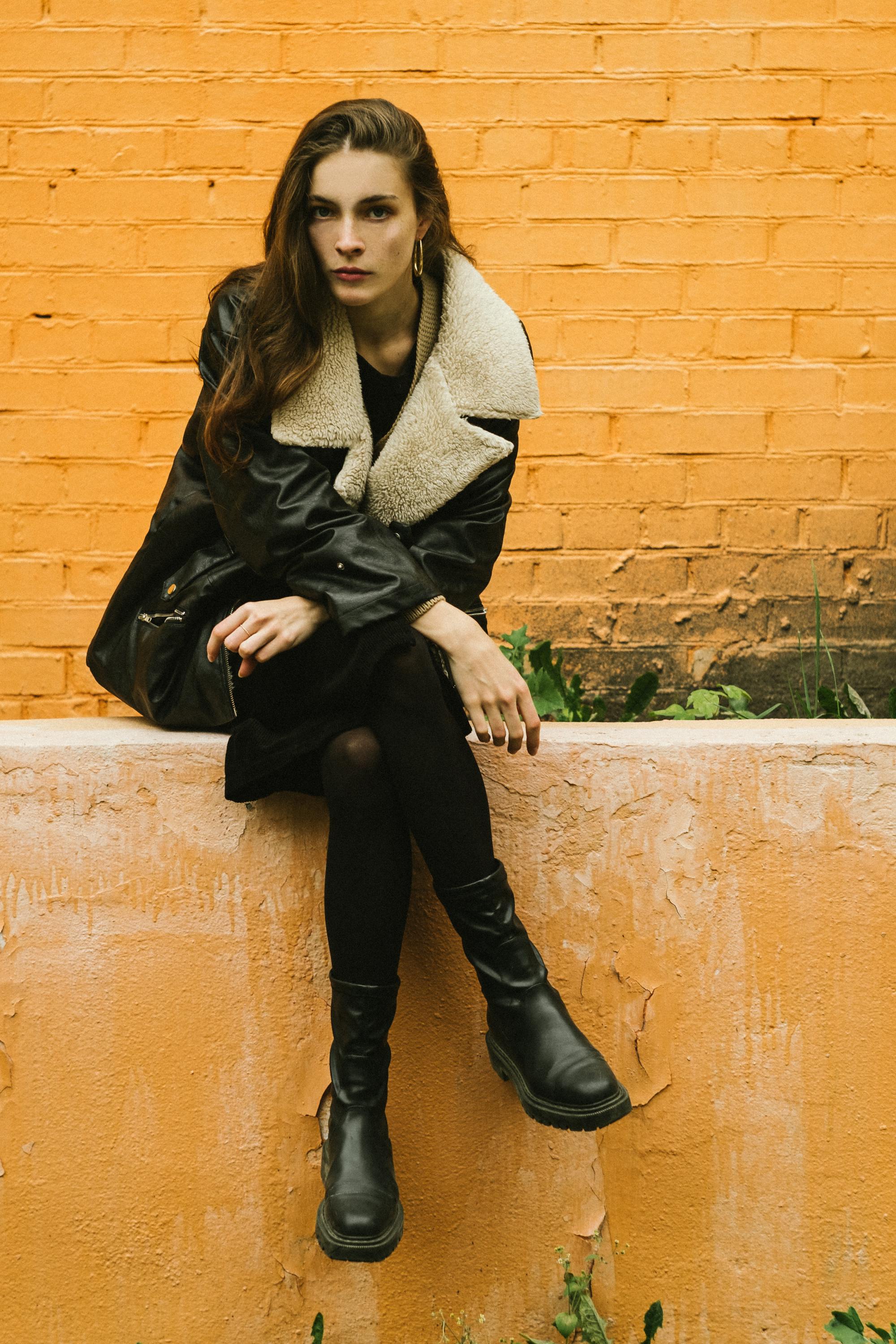 Fashion Woman Sitting Photos, Download The BEST Free Fashion Woman ...