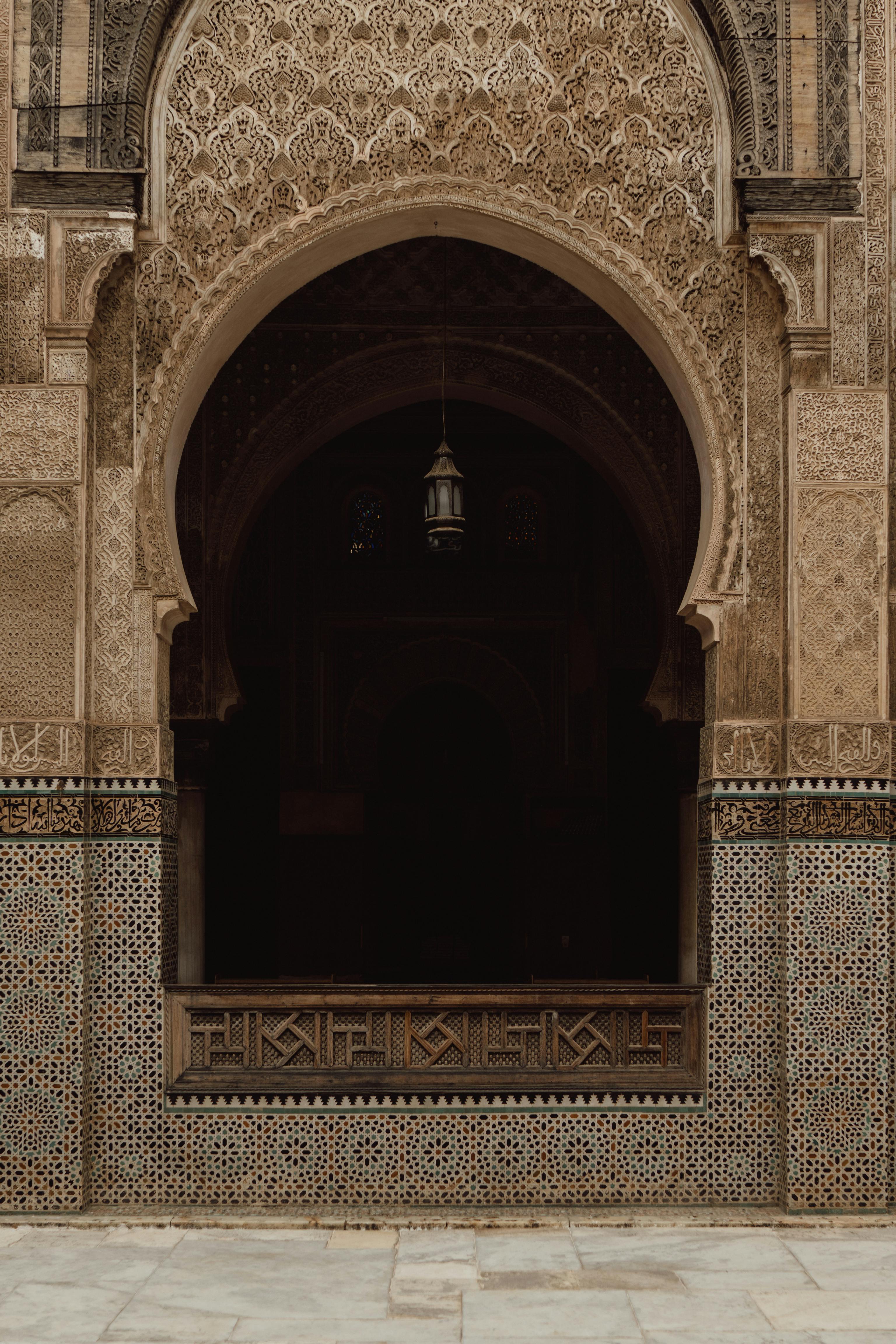 Symmetrical View of a Decorative Arabic Arch · Free Stock Photo