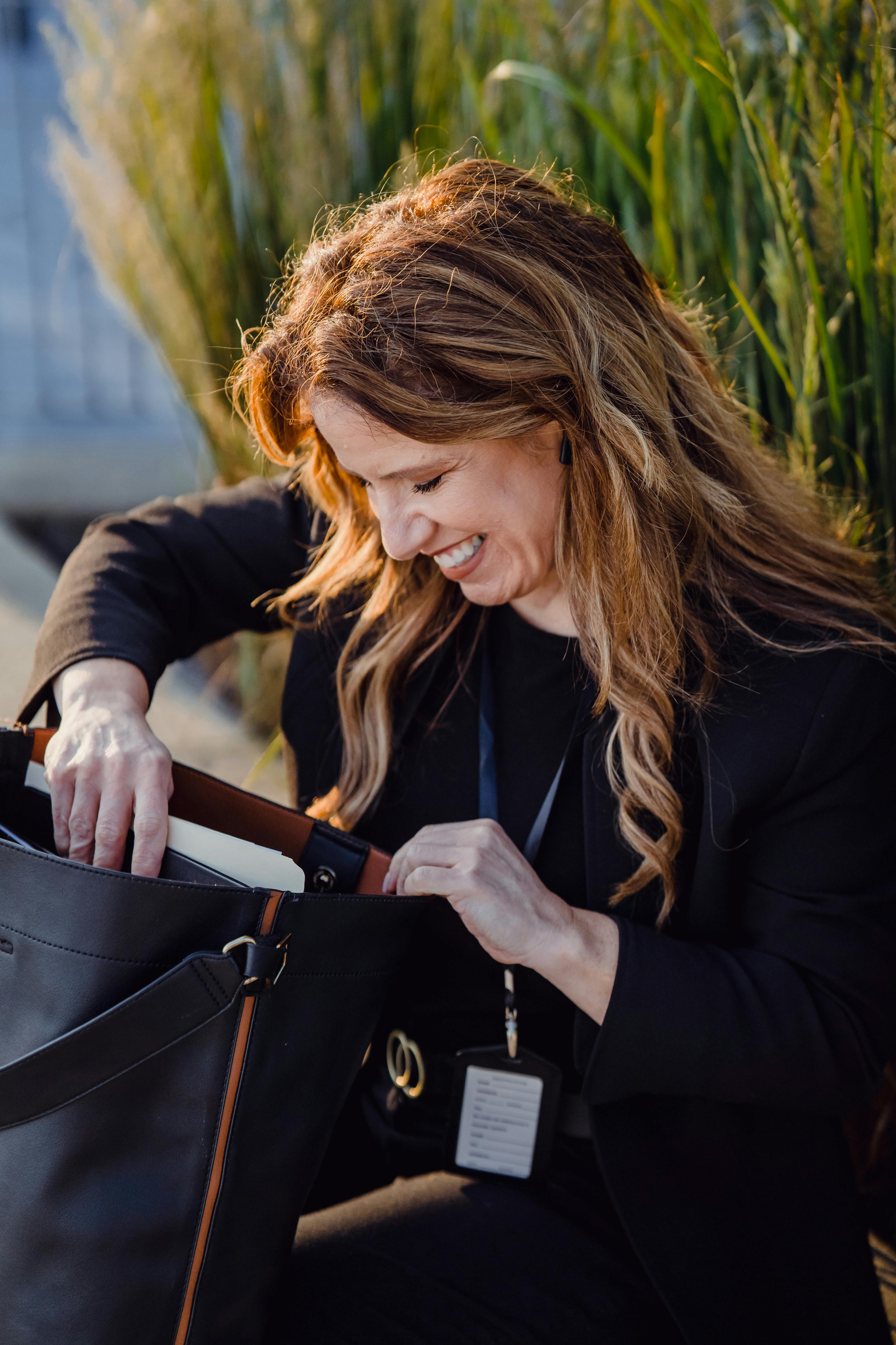 Bag Searching Photos, Download The BEST Free Bag Searching Stock Photos ...