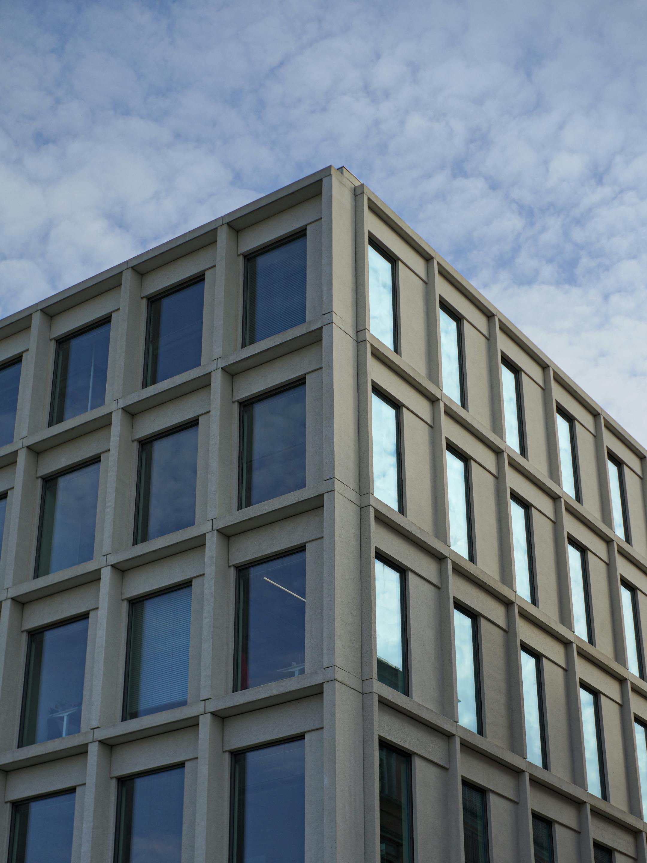 Glass concrete and sky · Free Stock Photo