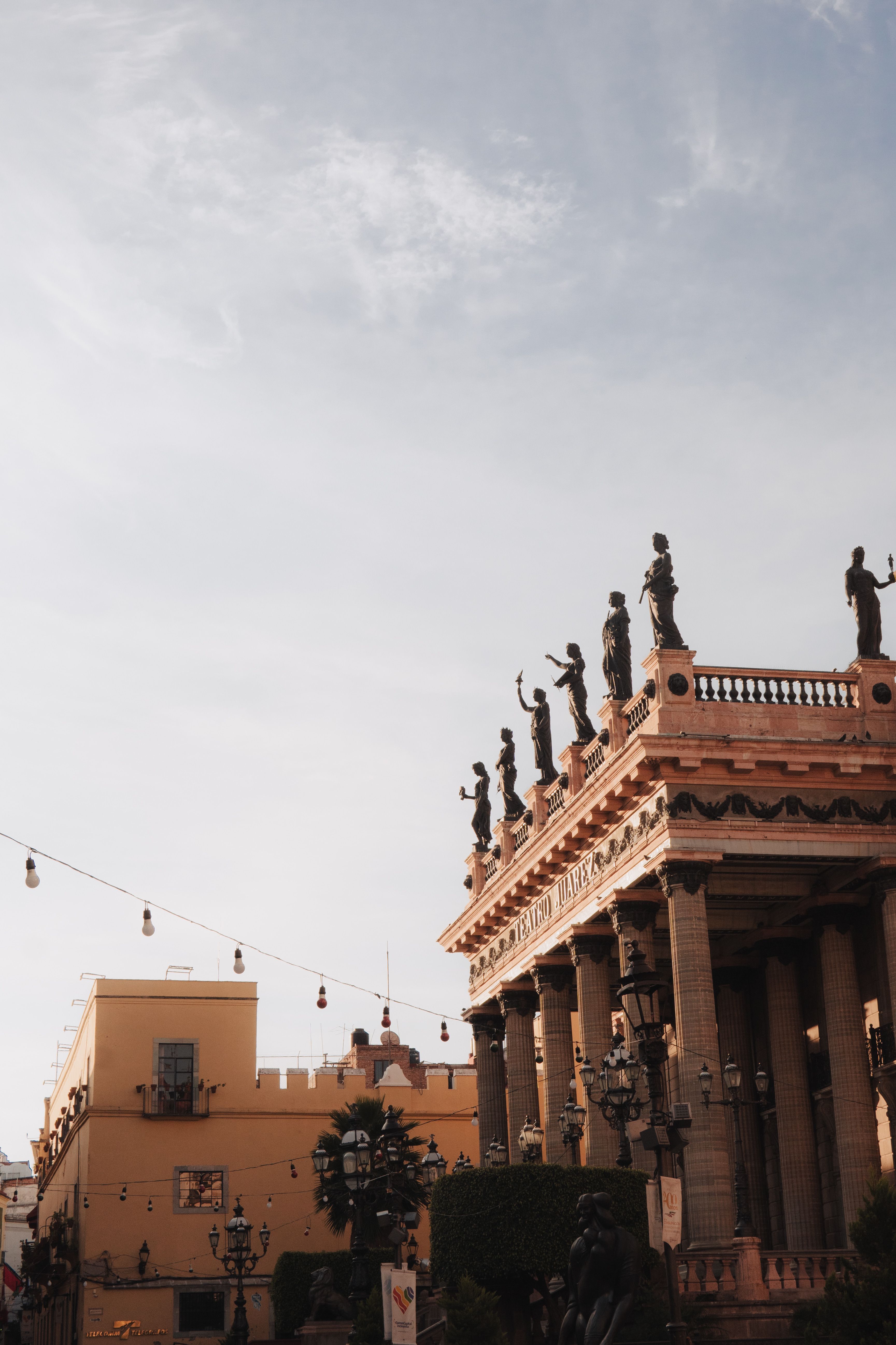 Clear Sky over Statues on Roof · Free Stock Photo