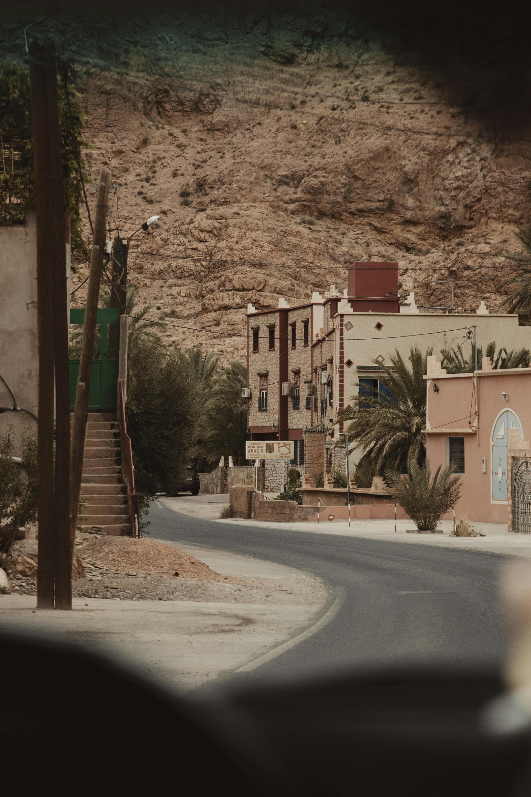 Curved Buildings Photos, Download The BEST Free Curved Buildings Stock ...