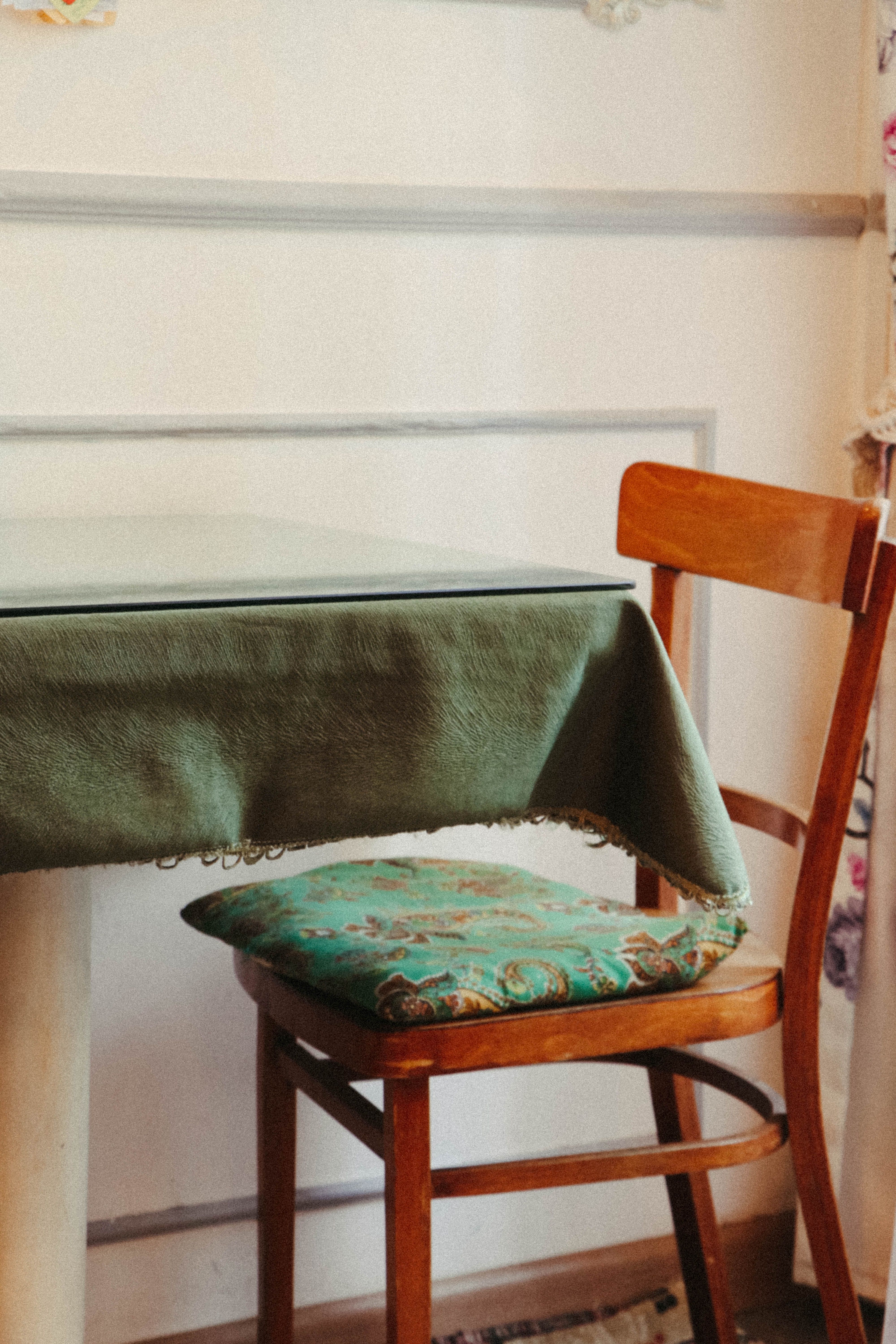 Tablecloth Corner Photos, Download The BEST Free Tablecloth Corner ...