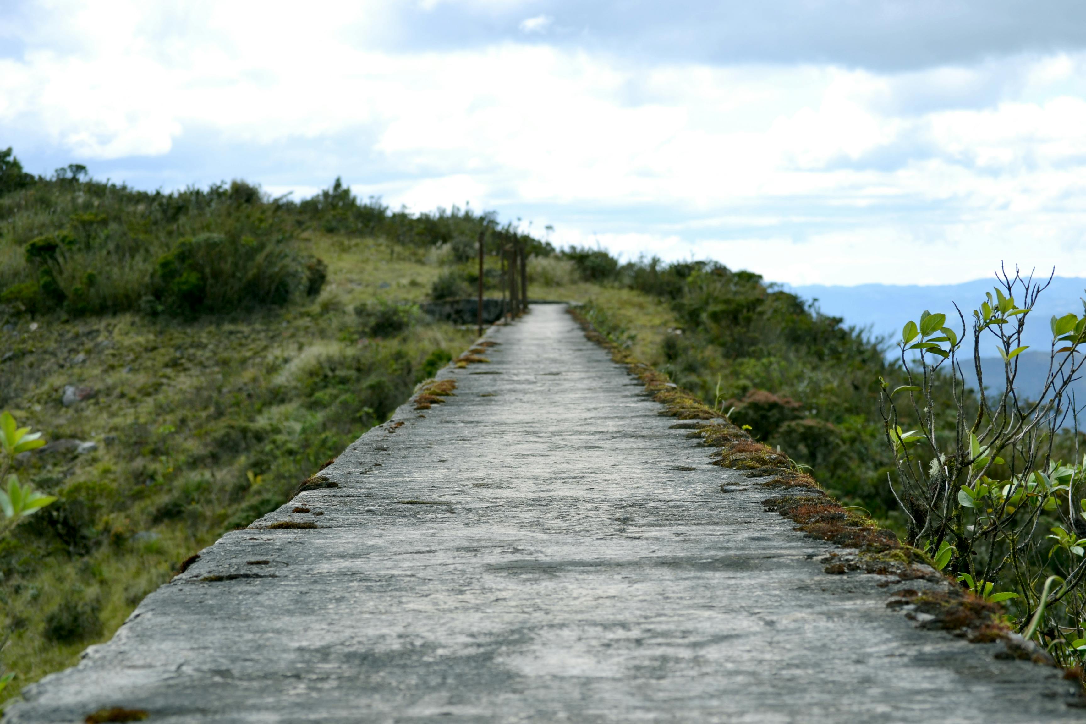 Trail in Mountains · Free Stock Photo