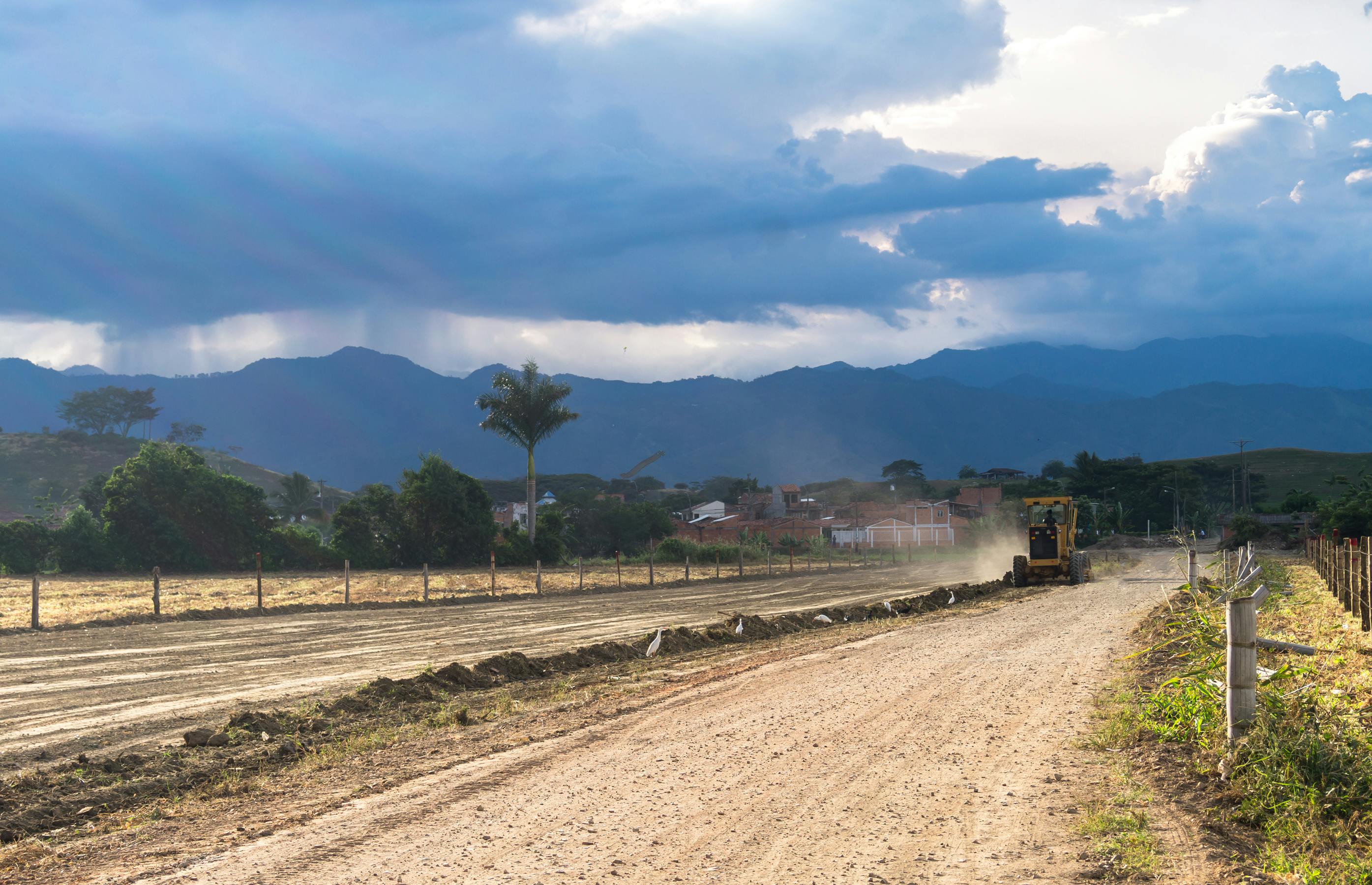 Tractor on Field · Free Stock Photo