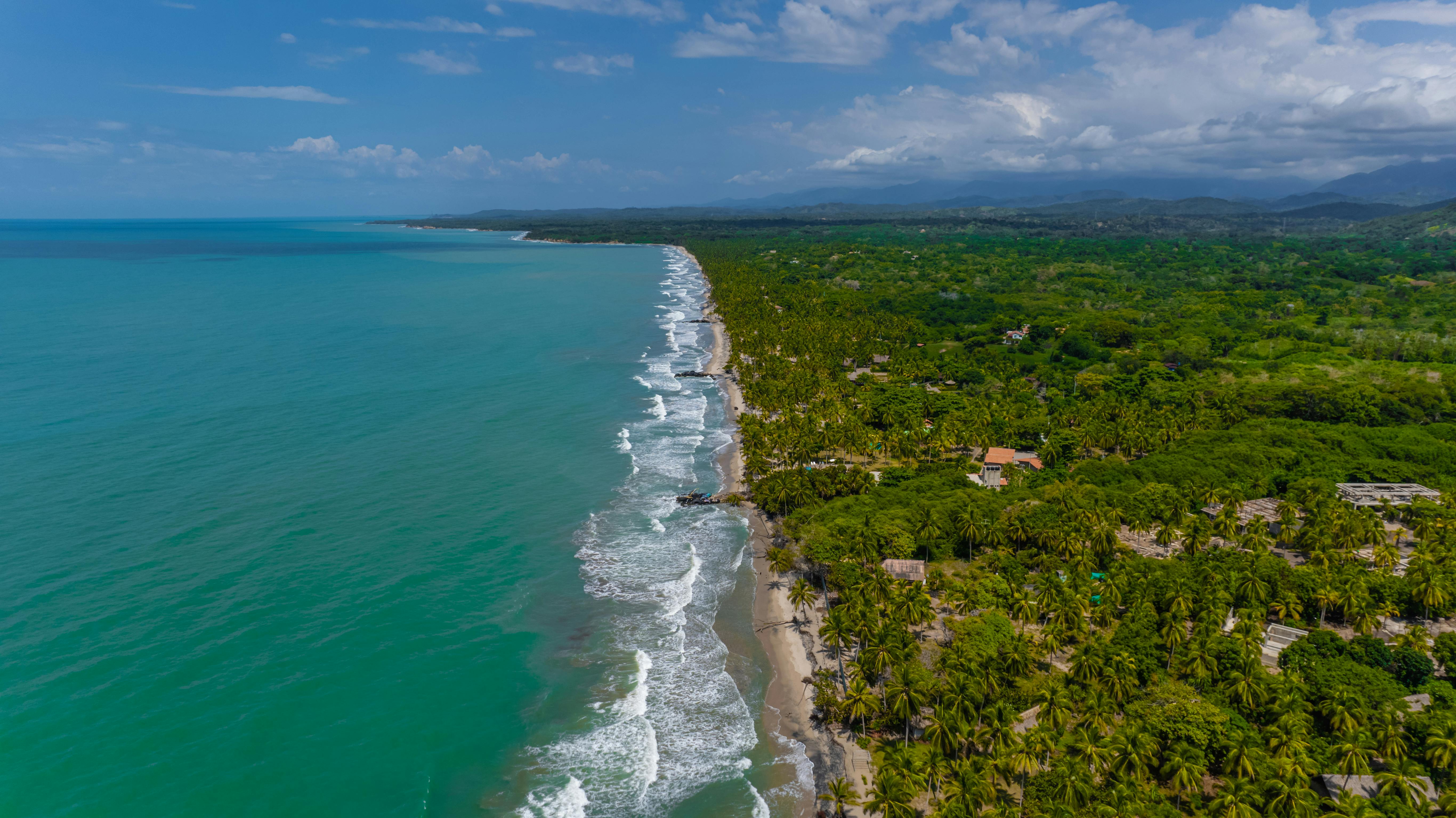 An Aerial Shot of a Beautiful Shore · Free Stock Photo