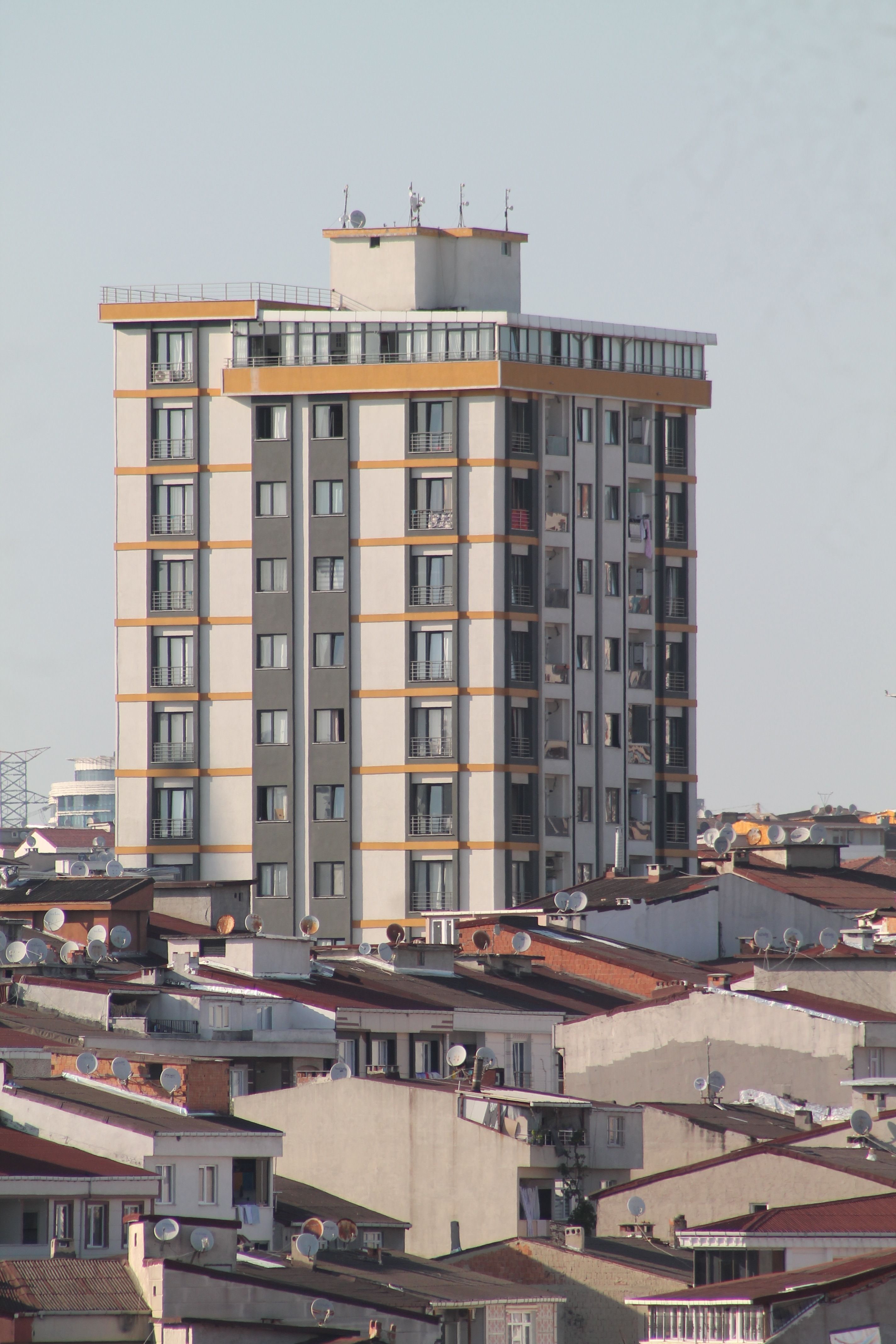 Houses around a High Rise Building · Free Stock Photo