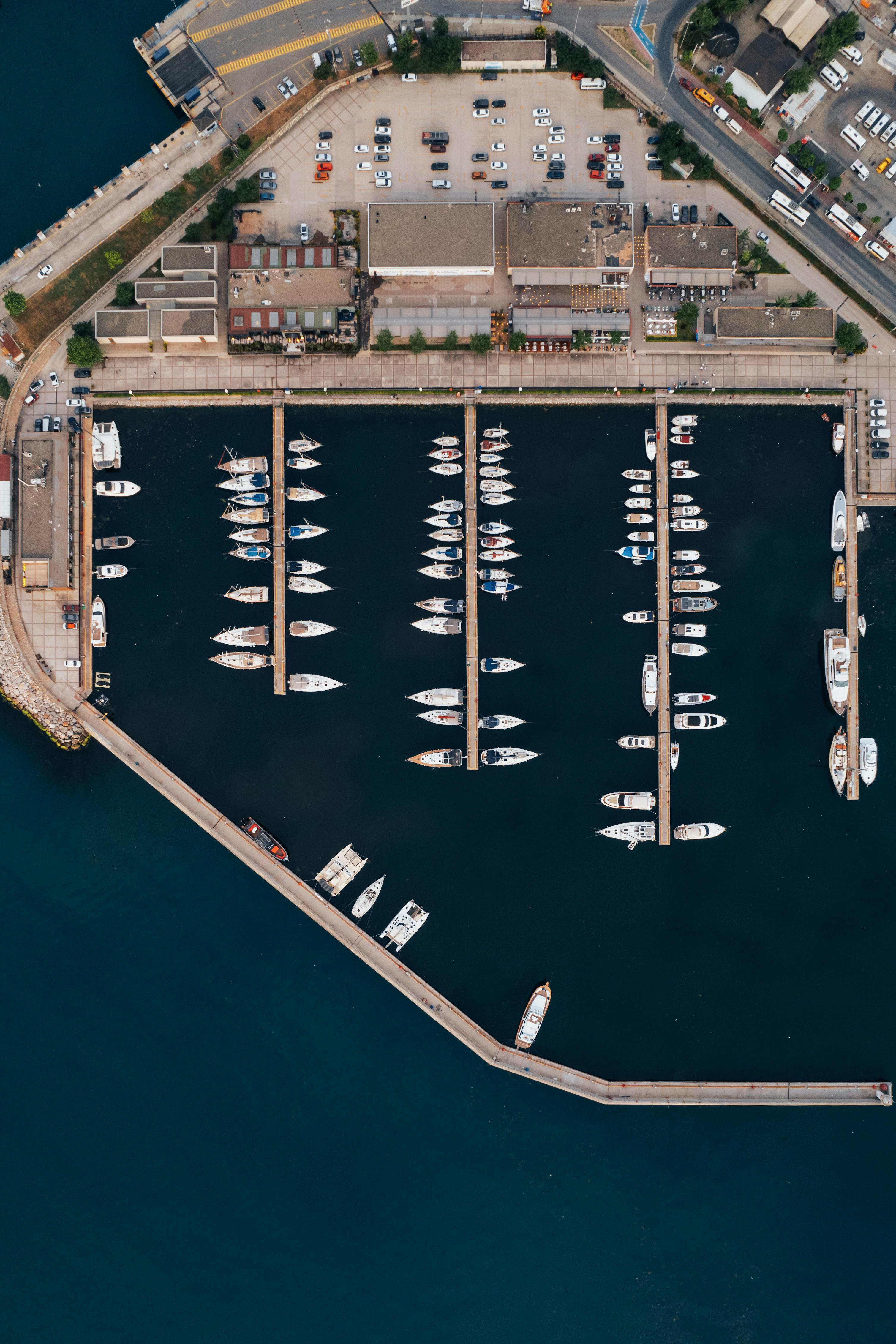 Bird's-eye View of a Marina · Free Stock Photo