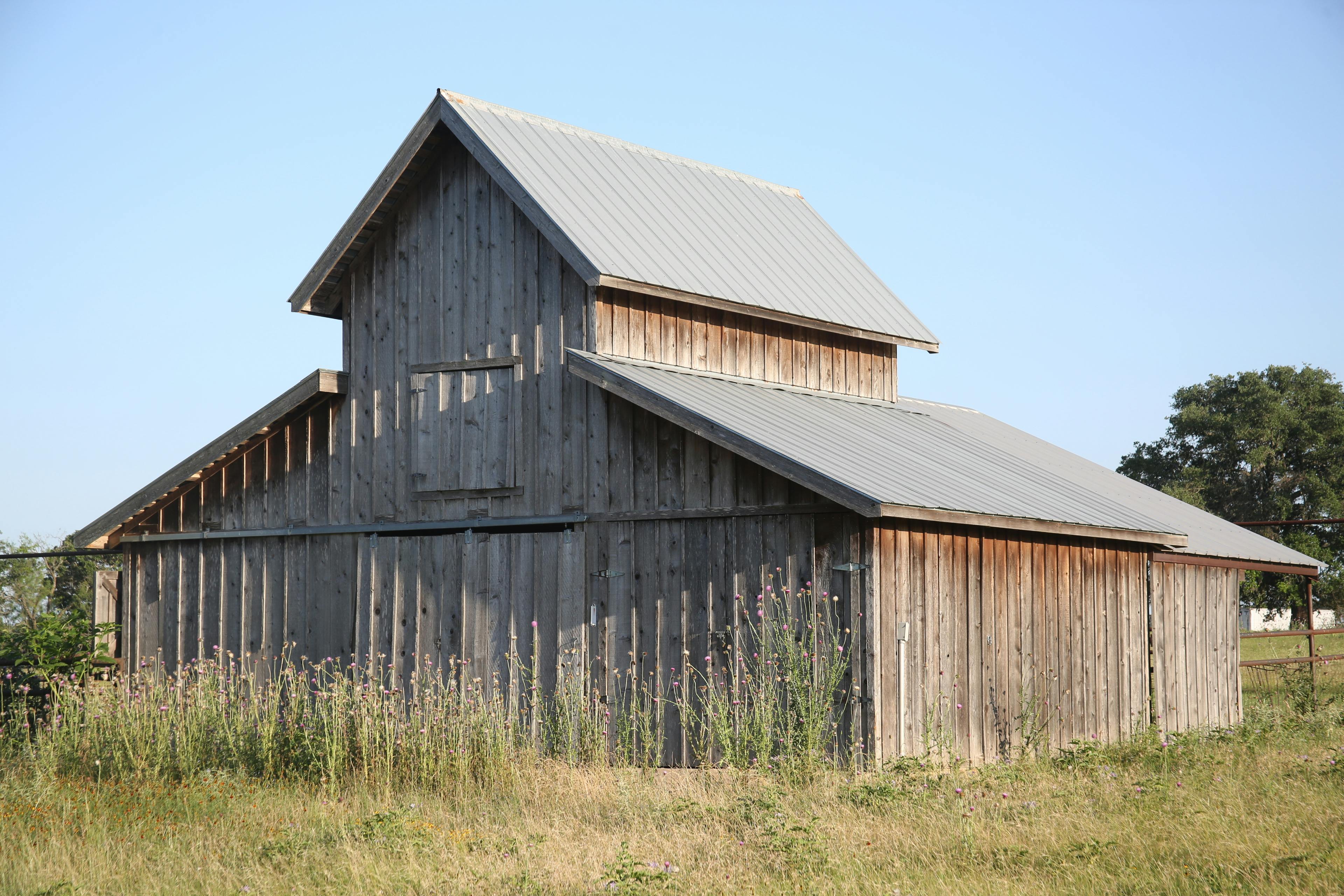Close Up Photo of a Barn · Free Stock Photo