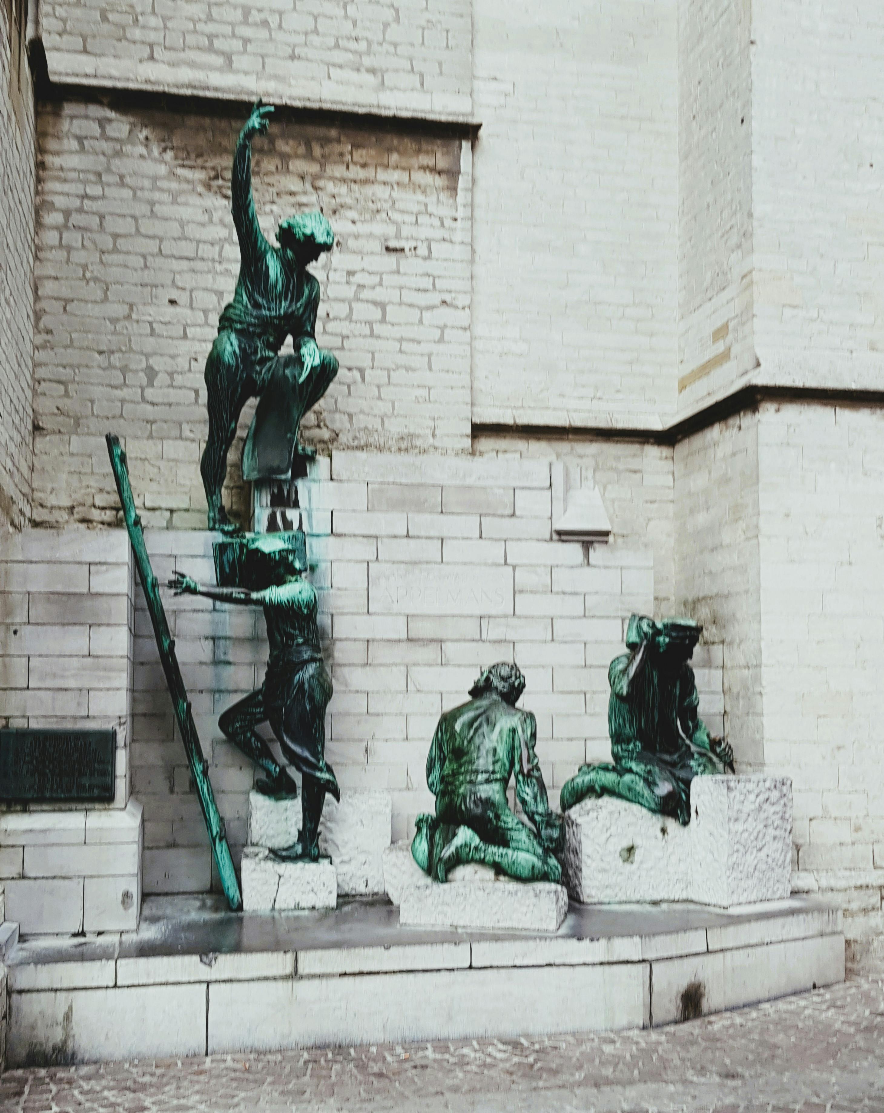 Statue Builders and a Facade of a Building · Free Stock Photo