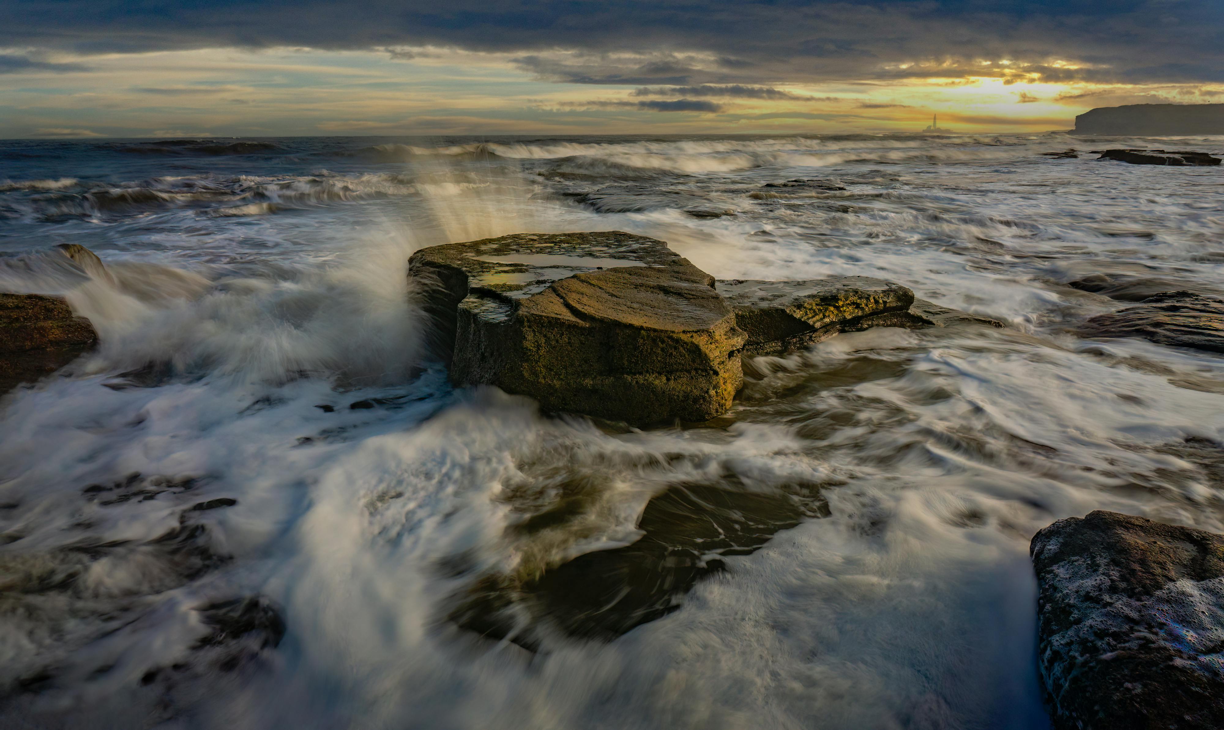 Close-up of Rocks on the Shore · Free Stock Photo
