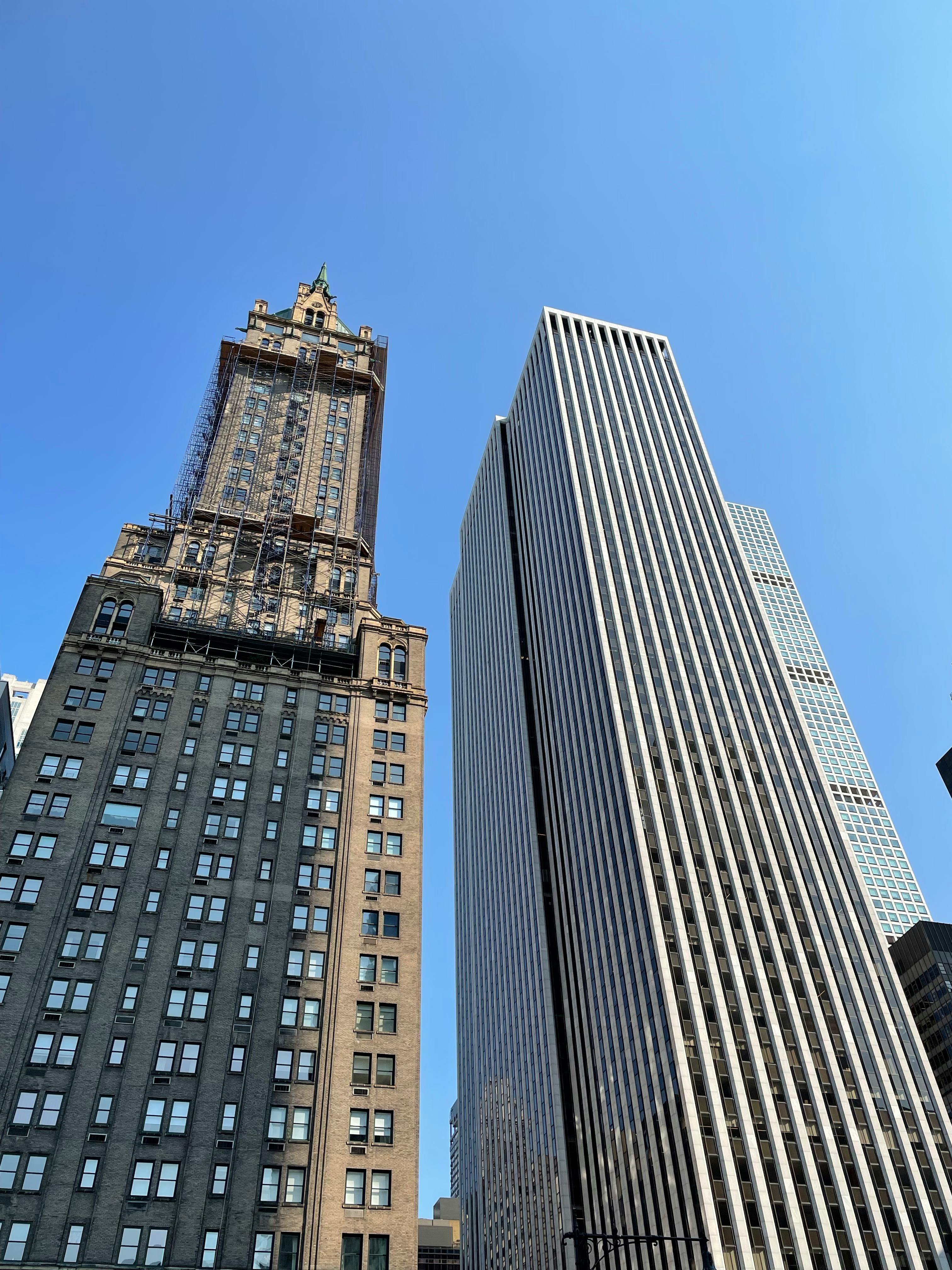 Modern, Bent Skyscraper · Free Stock Photo