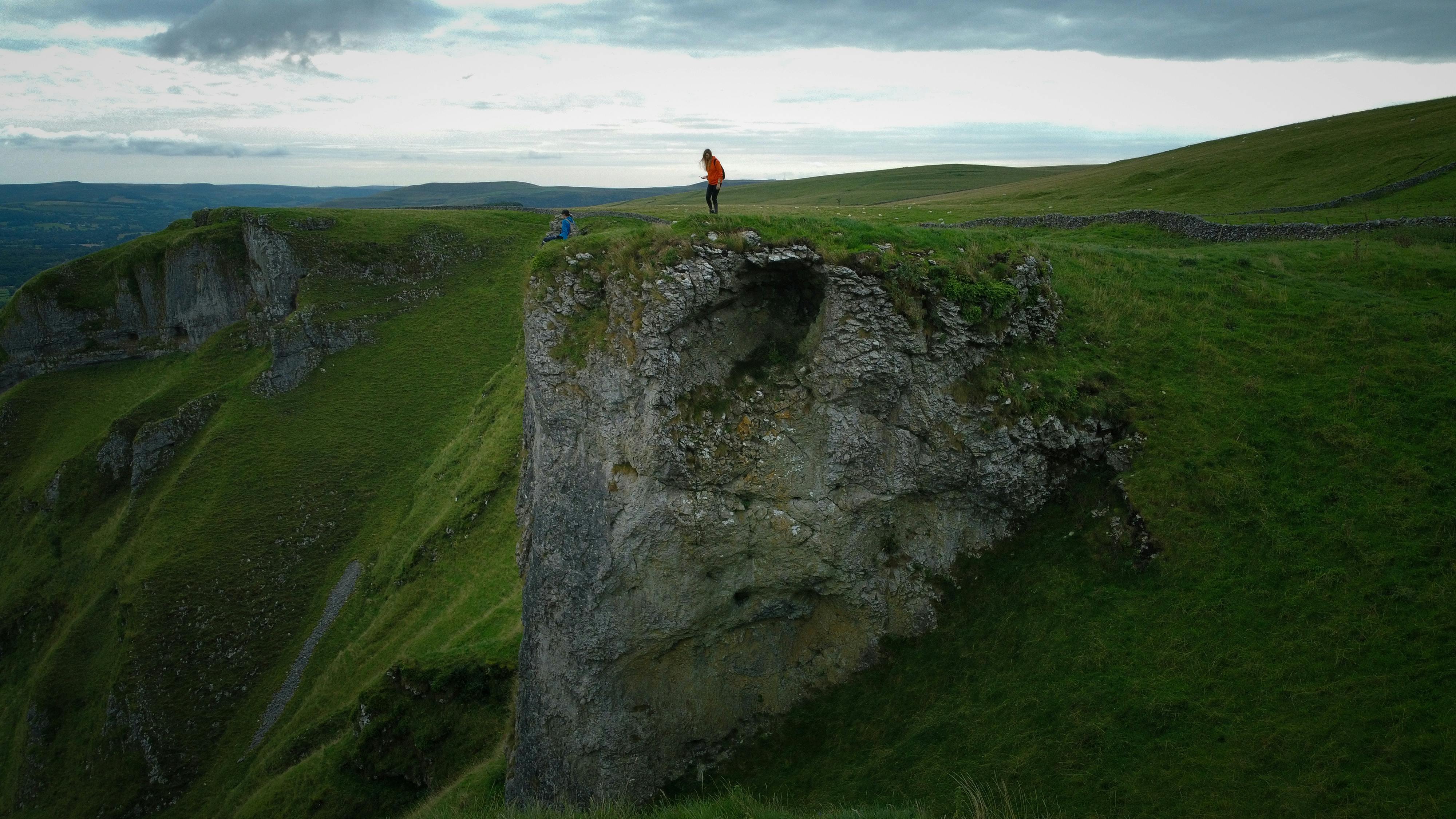 People on a Cliff · Free Stock Photo