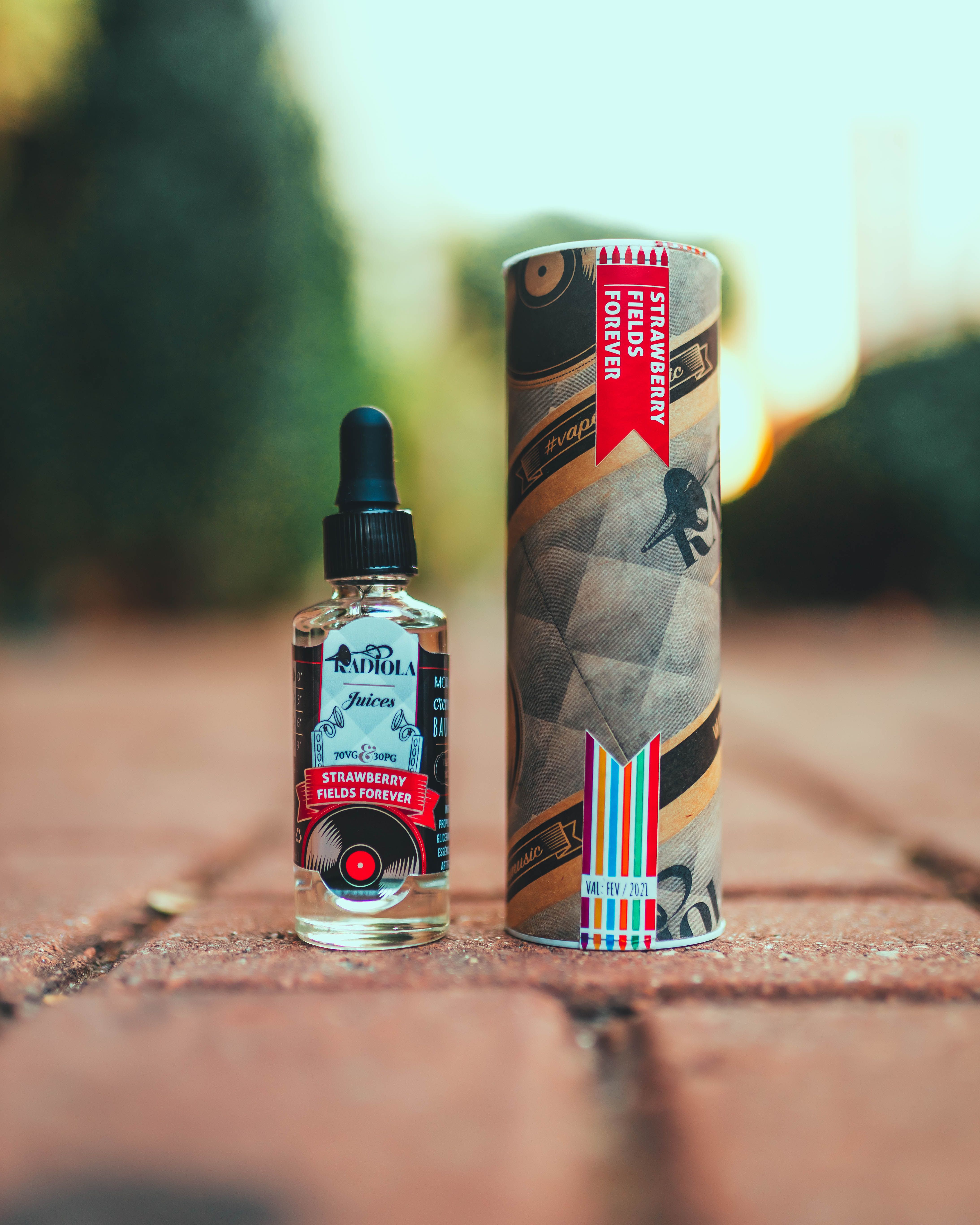 Vape and Cheesecake Flavored Liquid Cartridge Lying on a Guitar · Free ...