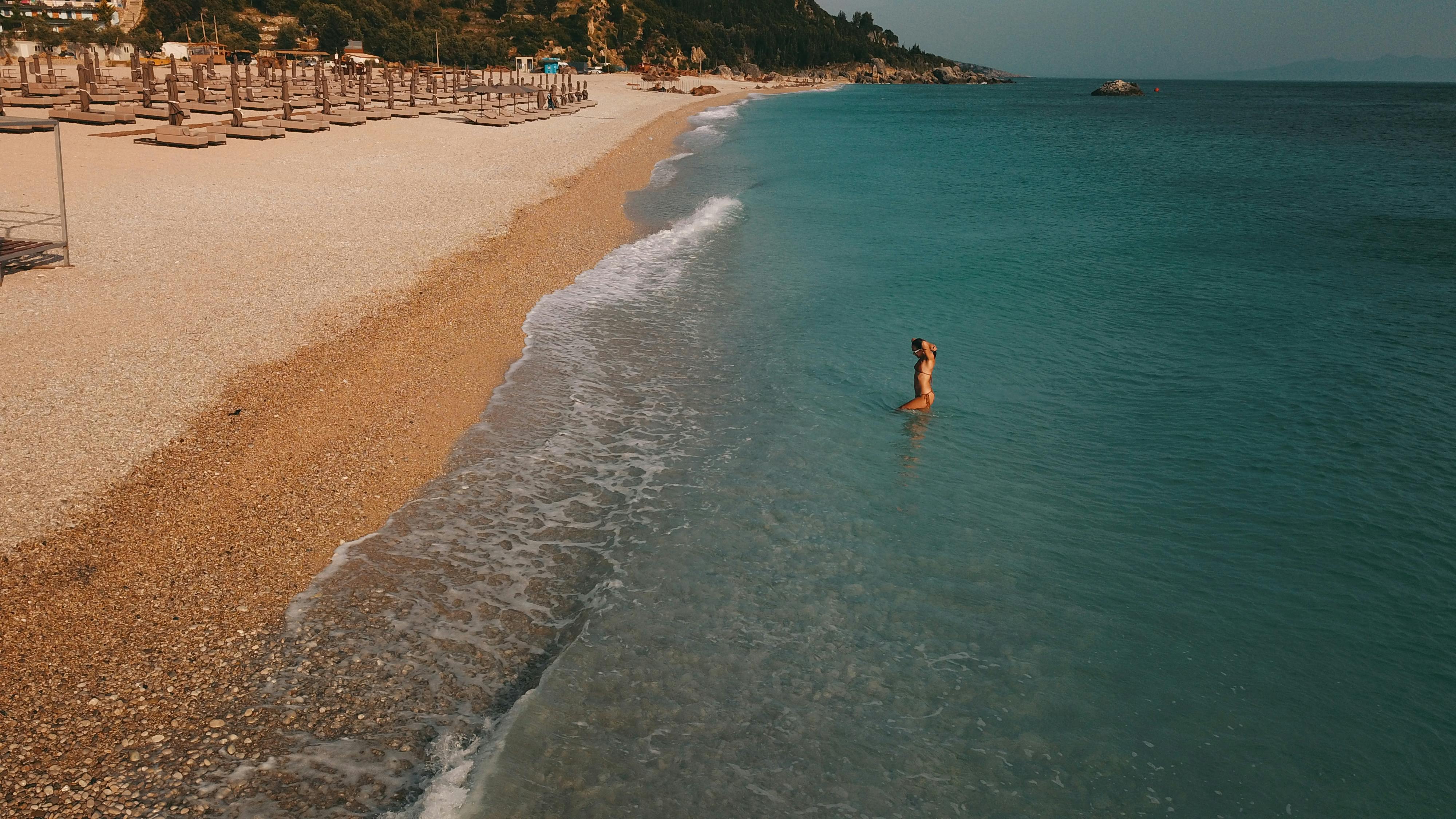 Waves Crashing the White Beach Shore · Free Stock Photo