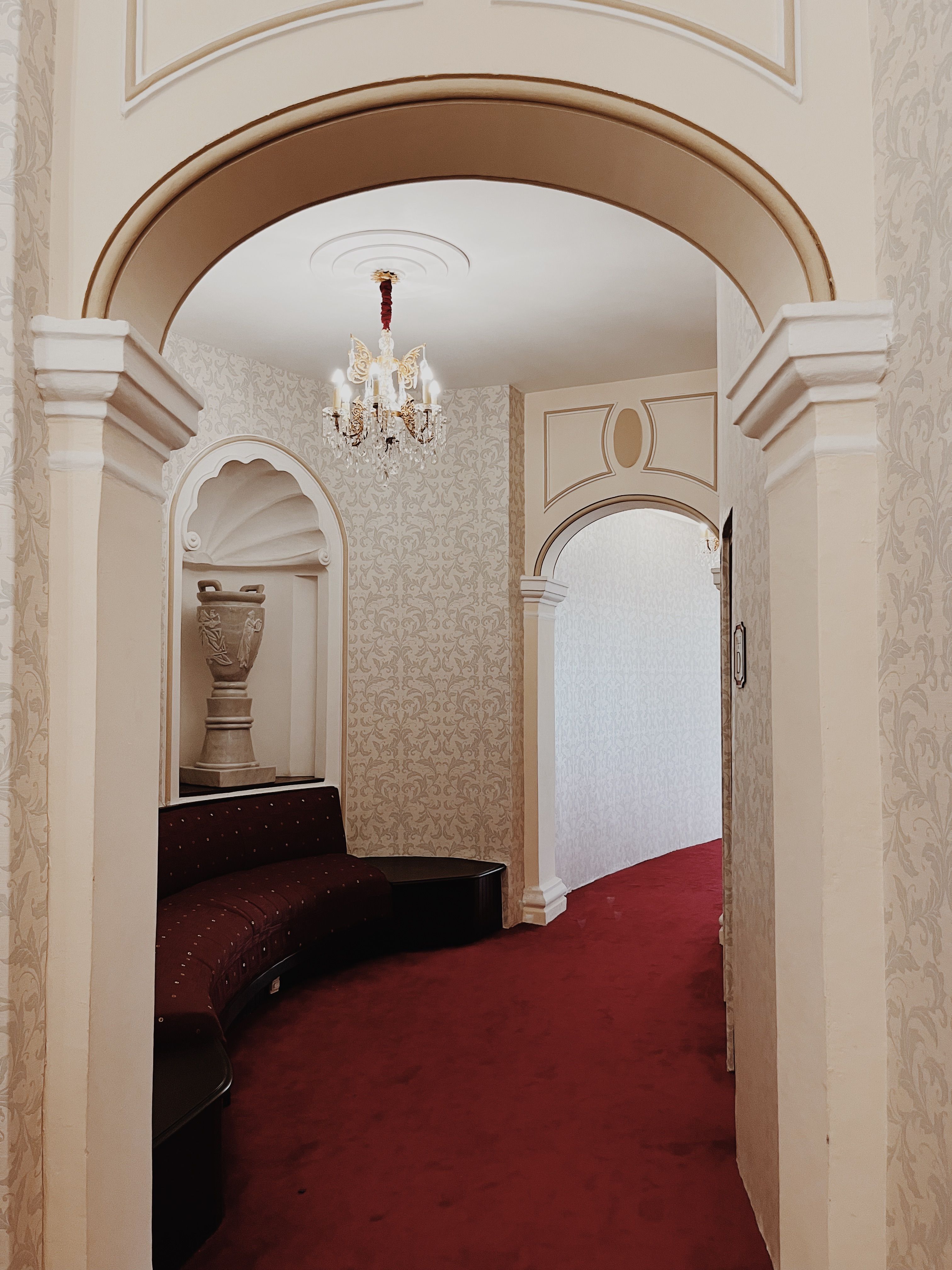 Interior of a Luxurious Palace Room · Free Stock Photo