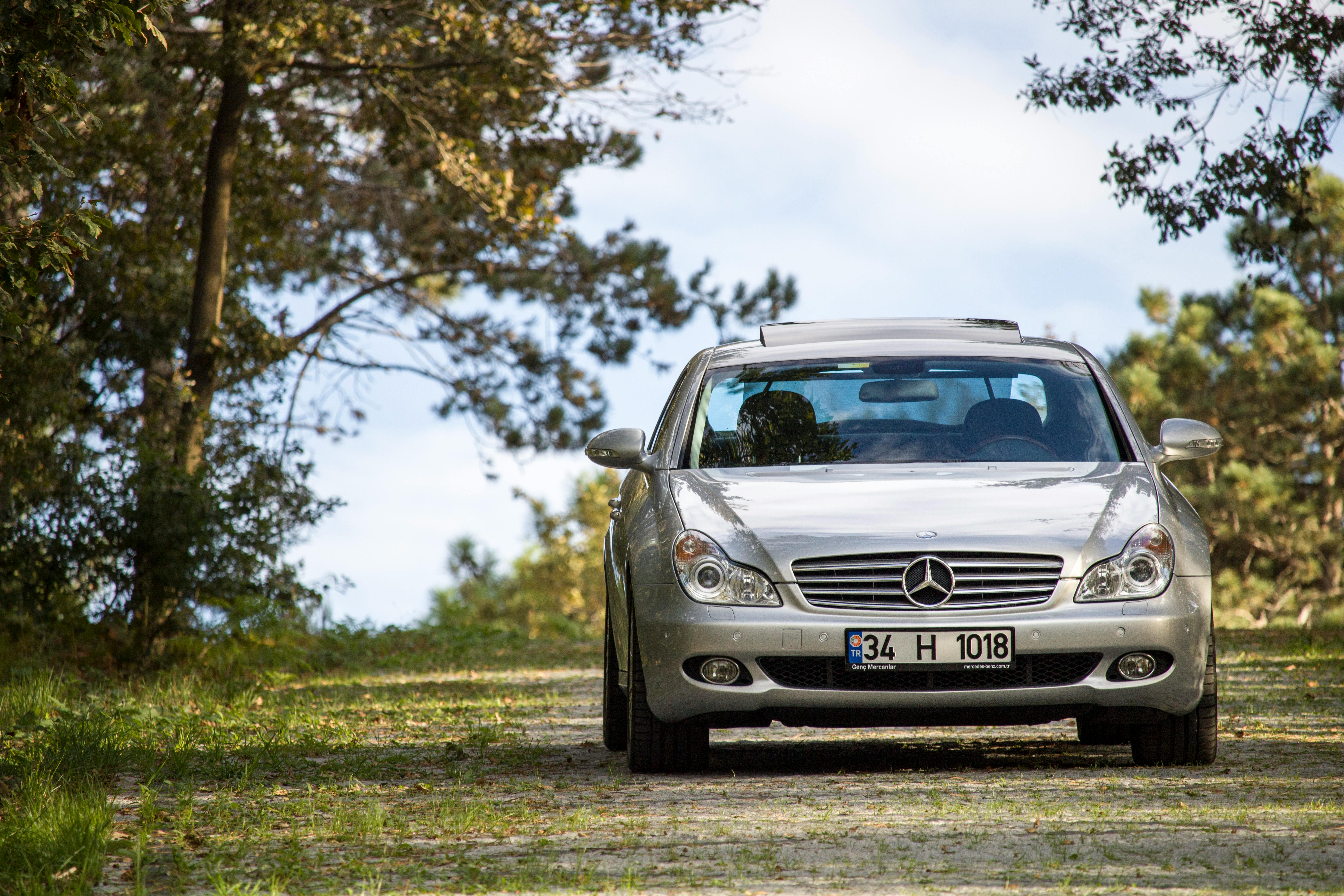 White Mercedes Benz Cars · Free Stock Photo