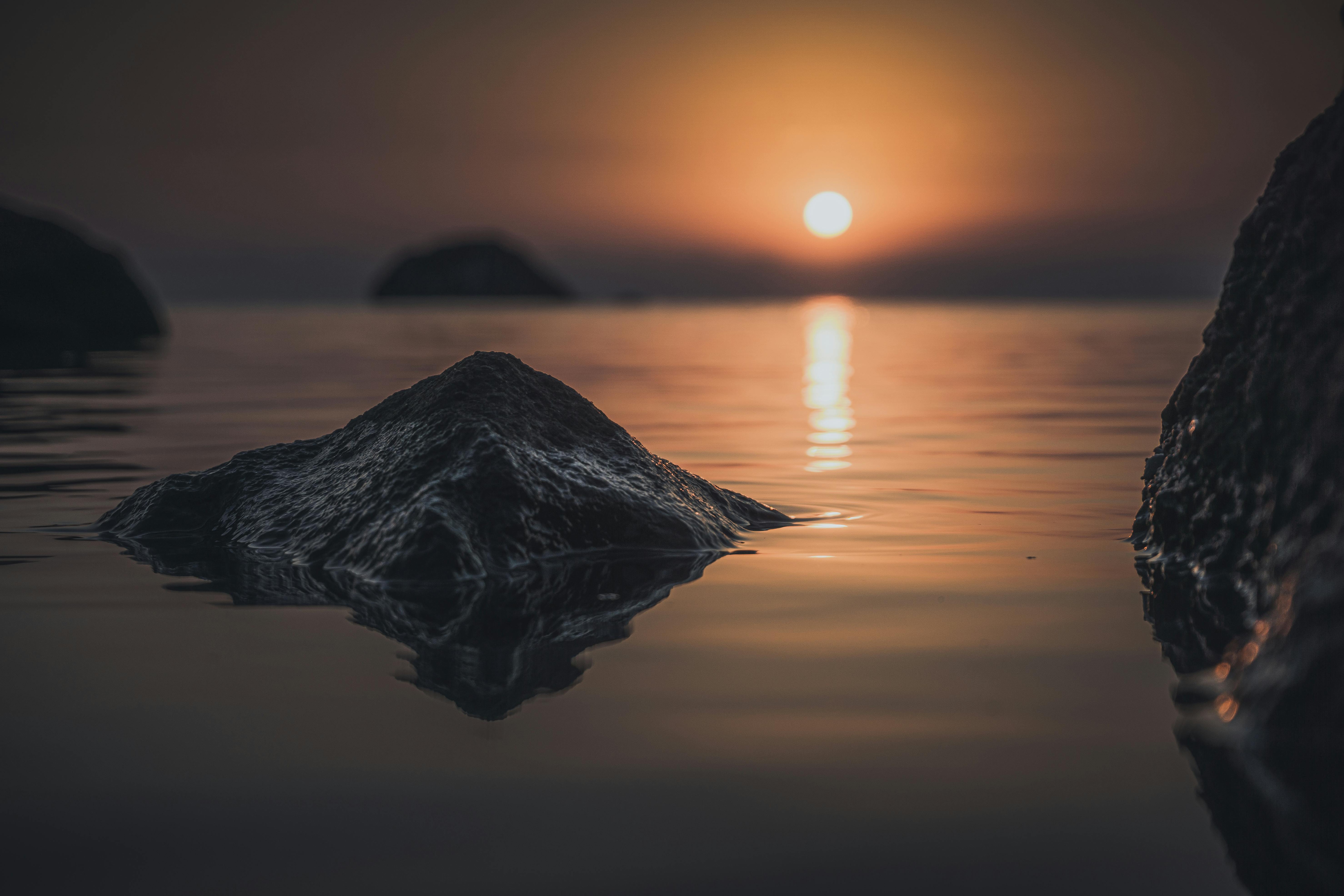 Gray Rock on Water · Free Stock Photo