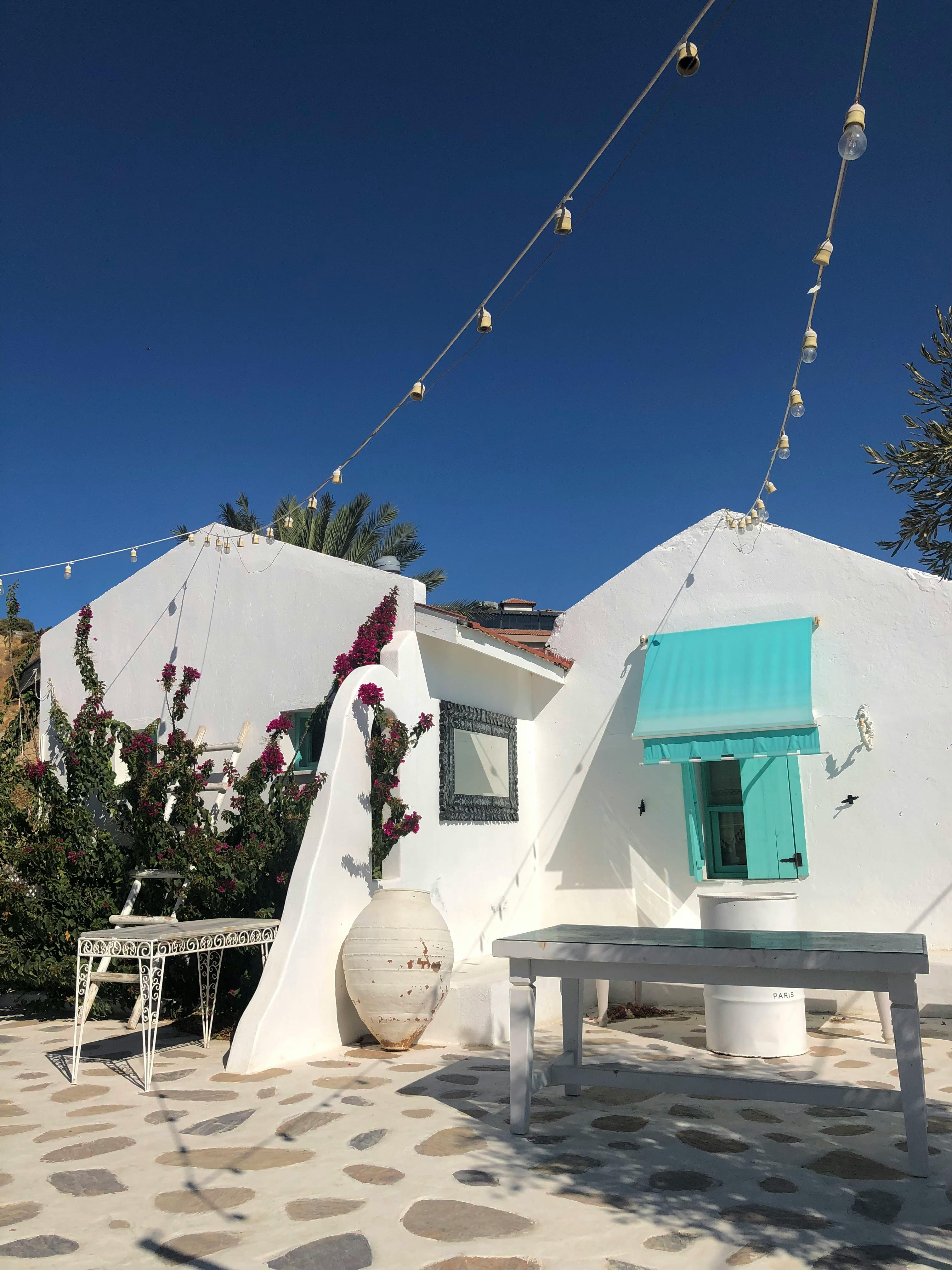 Traditional Greek Houses with White Facades · Free Stock Photo